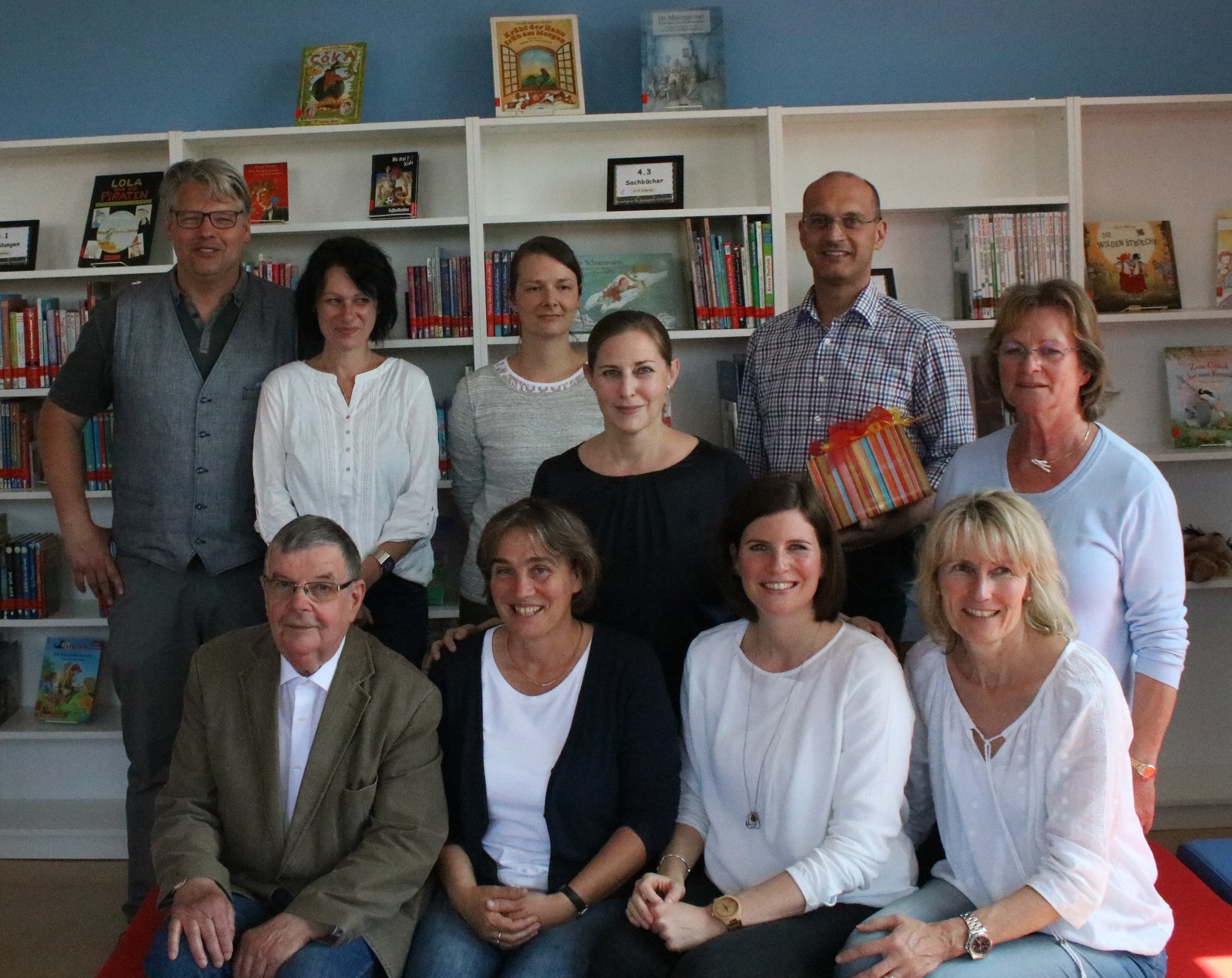 Bücher ausleihen in der neuen Schulbücherei in St. Wendelinus ...