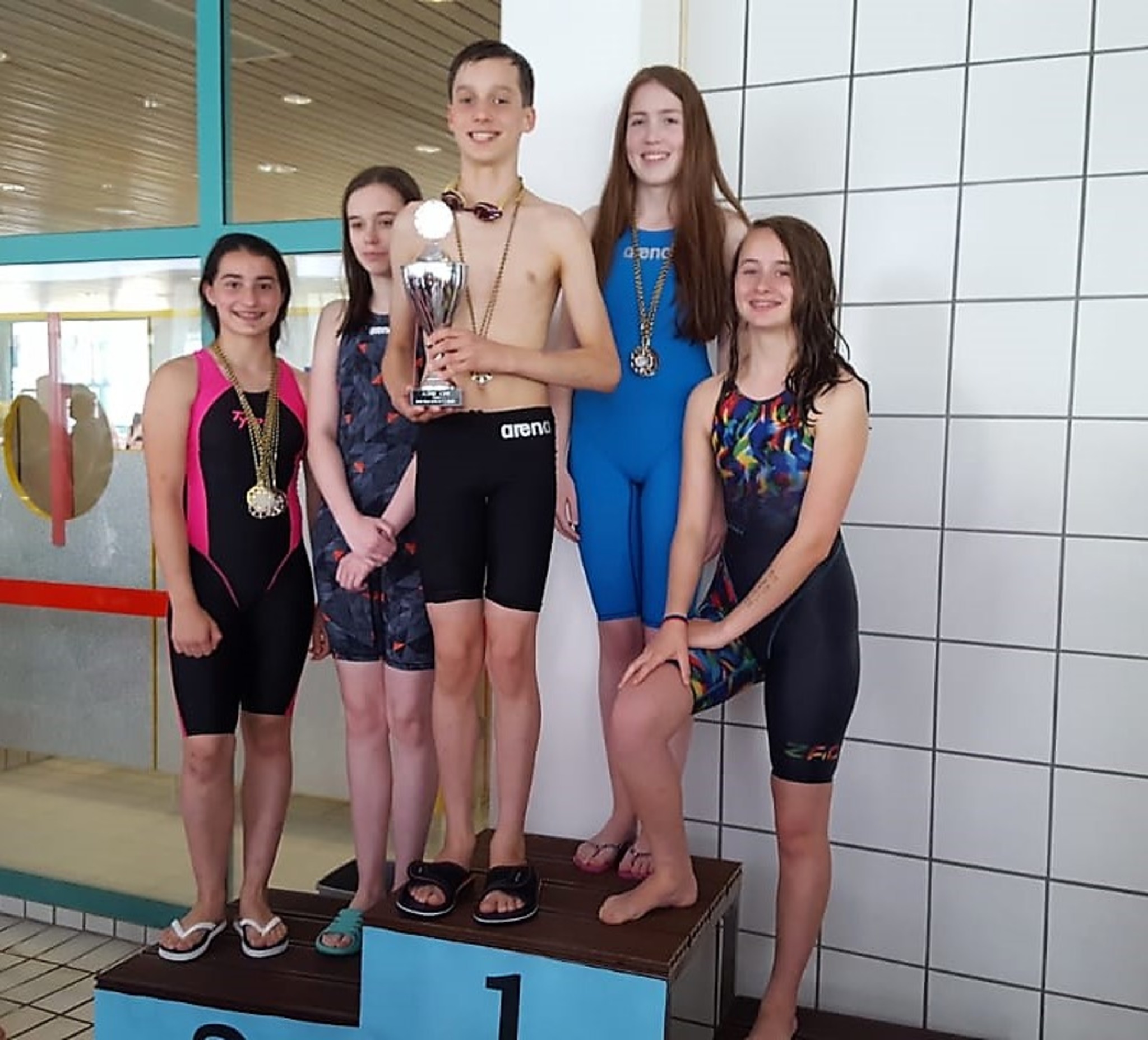 Sickingen-Gymnasium Landstuhl verteidigt Schultitel: Internationales Schwimmfest im Azur - Landstuhl