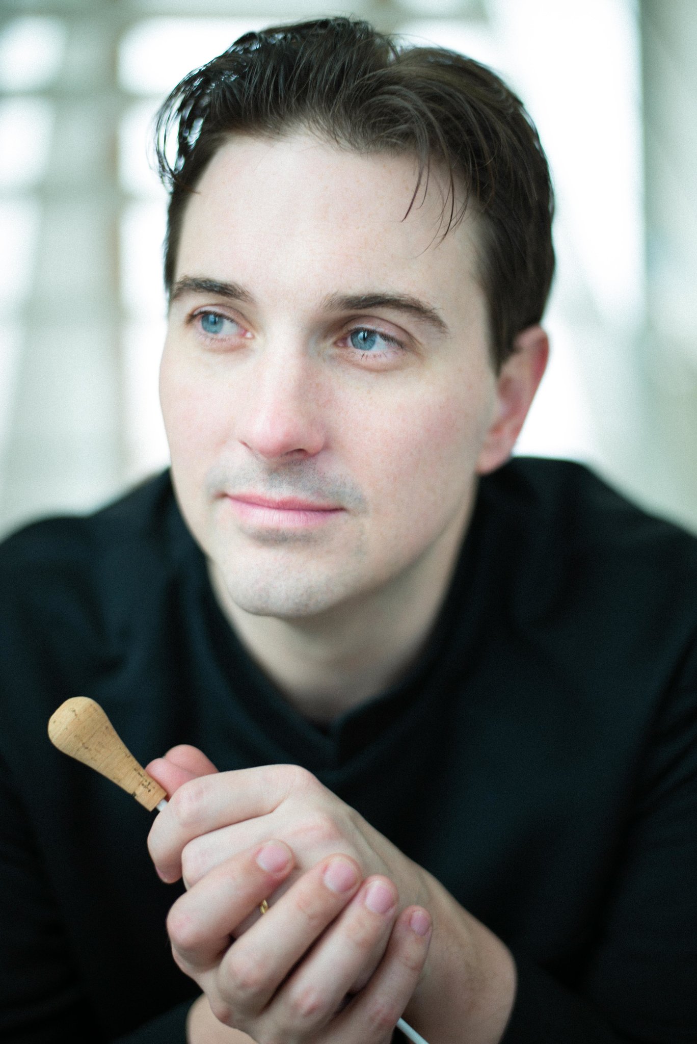 Generalmusikdirektor verlängert Vertrag an Oper: Alexander Soddy bleibt ...