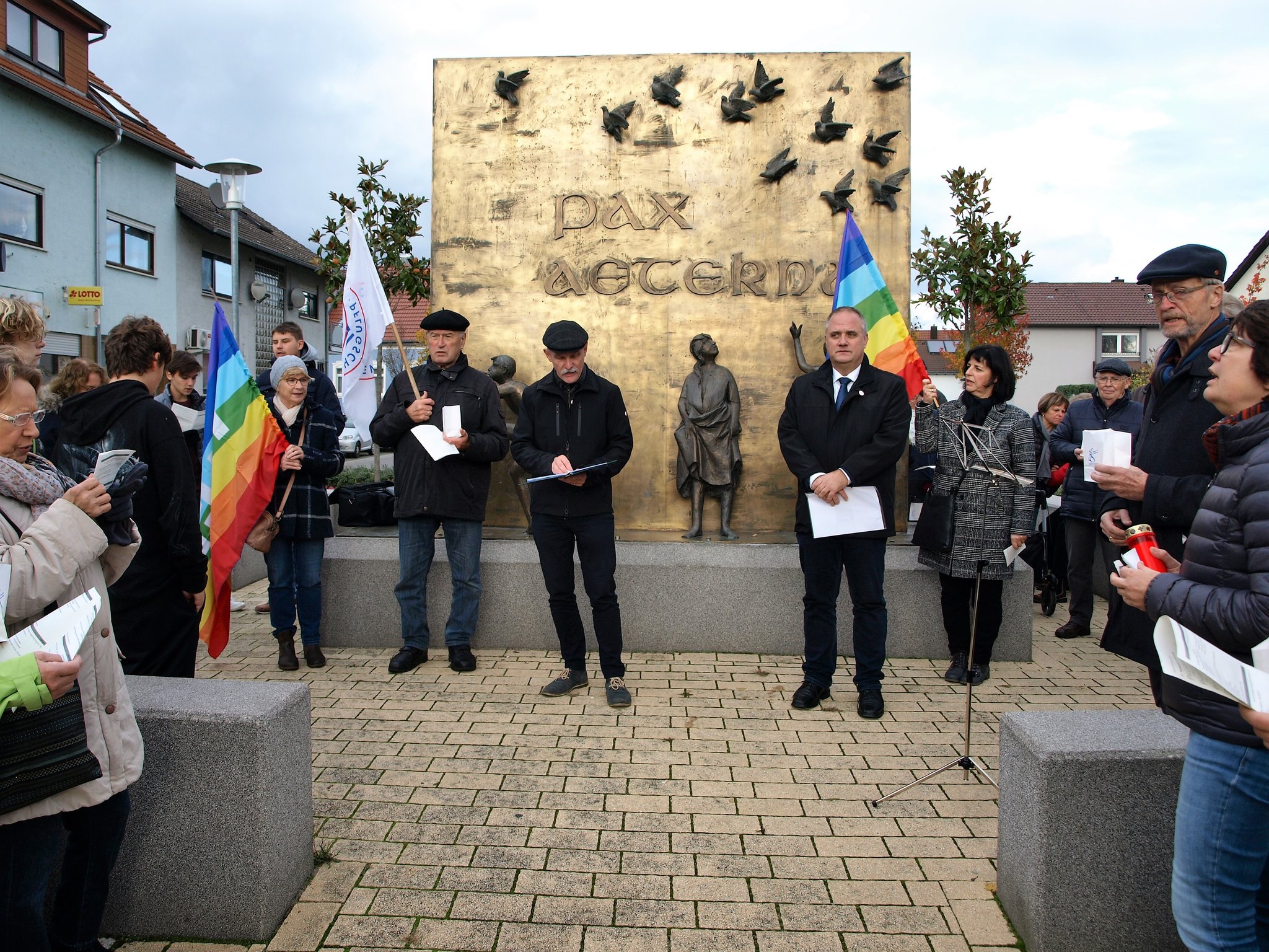 Stationen des Erinnerns und des Gedenkens:: „Schalom chaverim“ statt ...