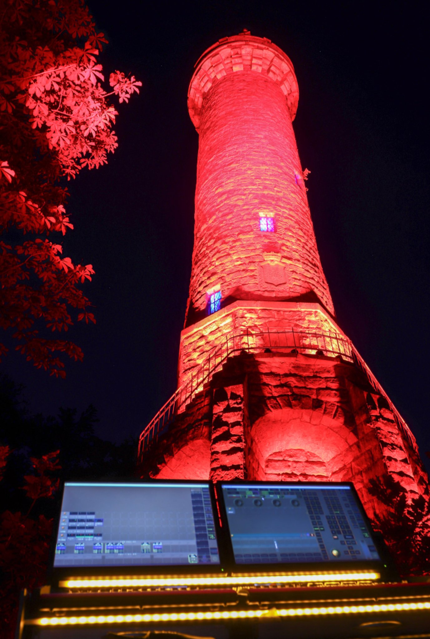 Humbergturm Kaiserslautern in Rot getaucht: Night of Light macht auf ...