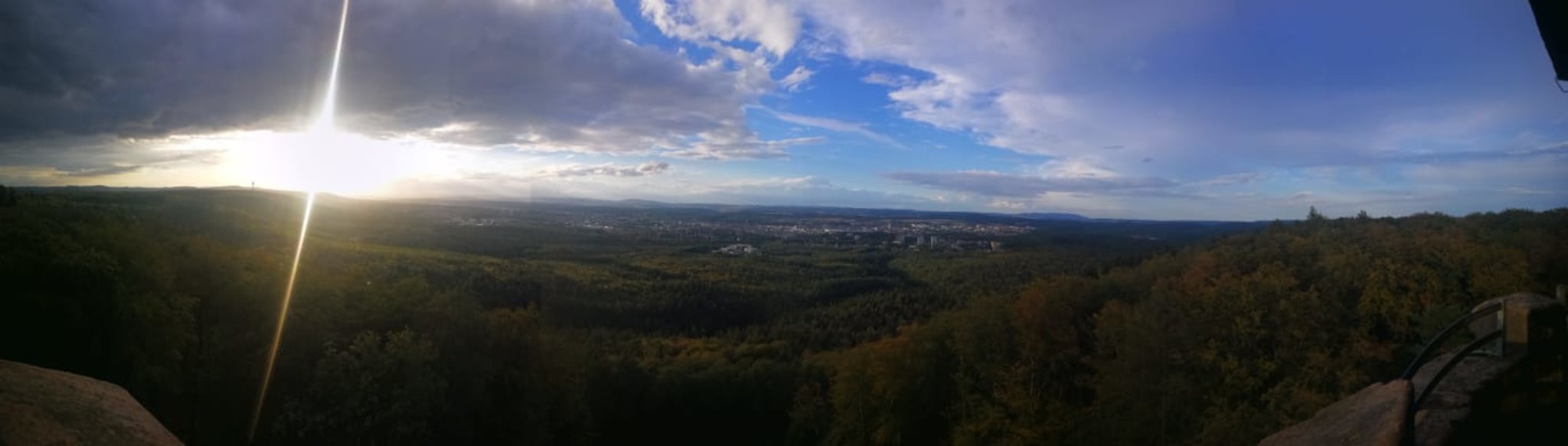 Ausblick vom Humbergturm auf Kaiserslautern während des ...