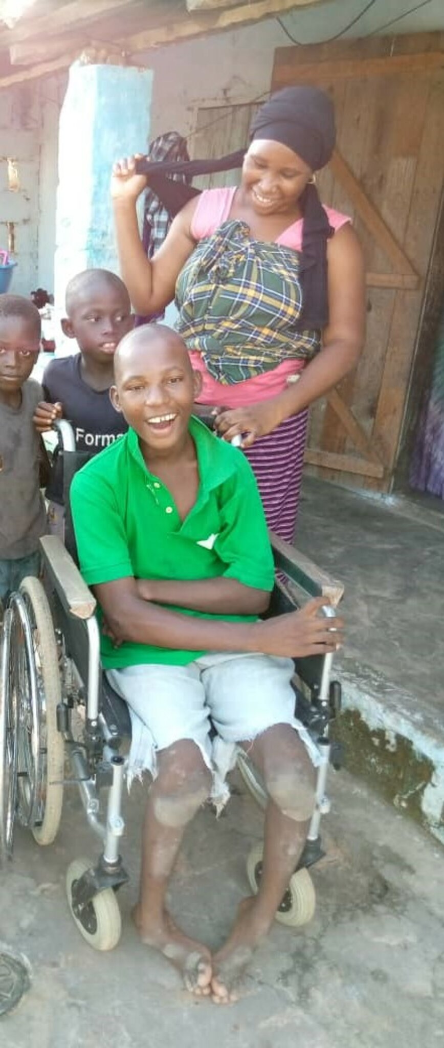 Mohammed kann wieder lachen!: Endlich ist Mohammed Touray aus Brikama ...