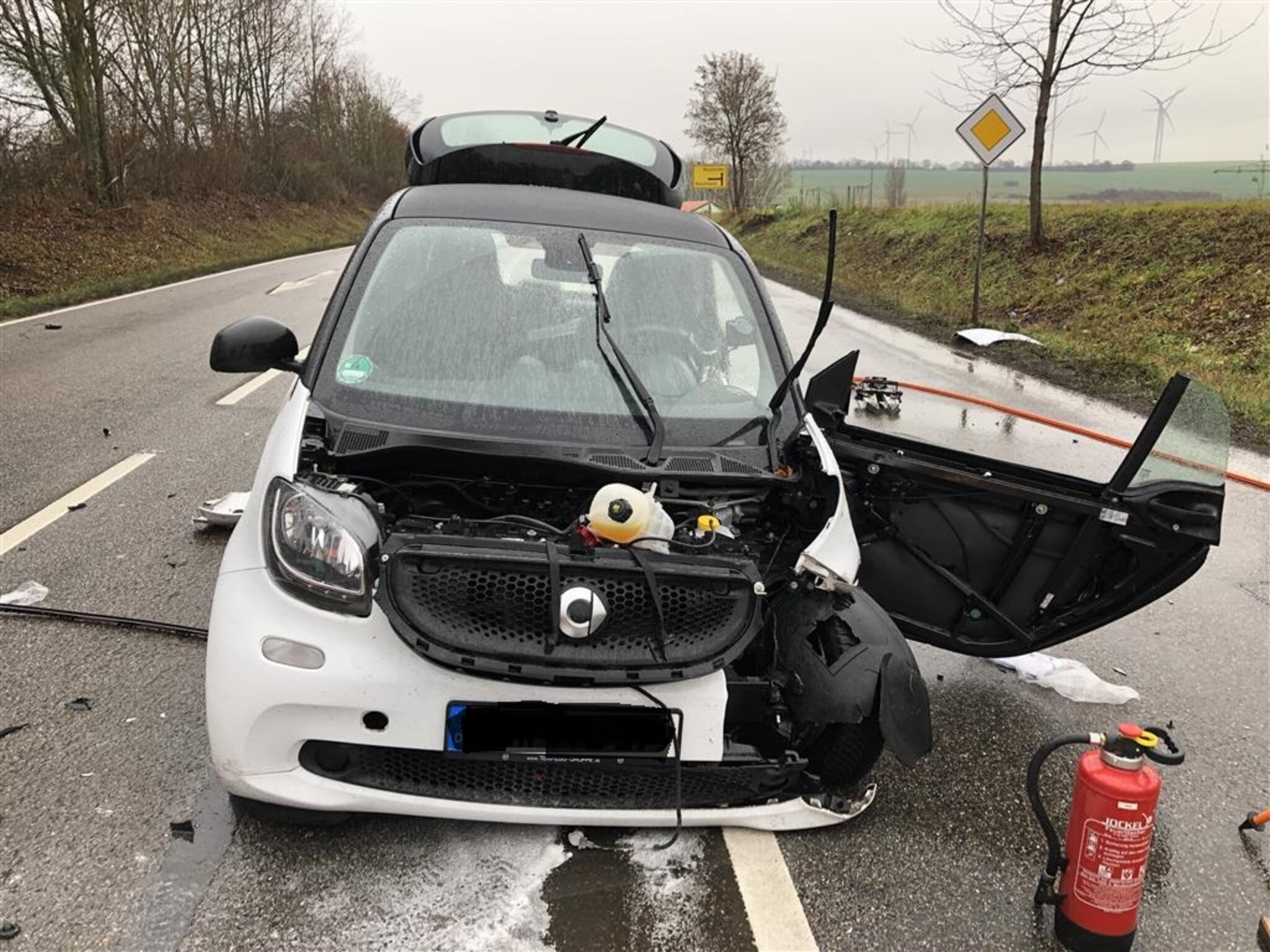 Unfall bei Kirchheimbolanden: Zwei Leichtverletzte und großer Sachschaden - Kirchheimbolanden