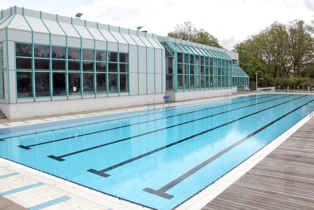 Badesaison beginnt am 9. Juni: Freizeitbad AZUR in Ramstein öffnet den Freibadbereich - Ramstein ...