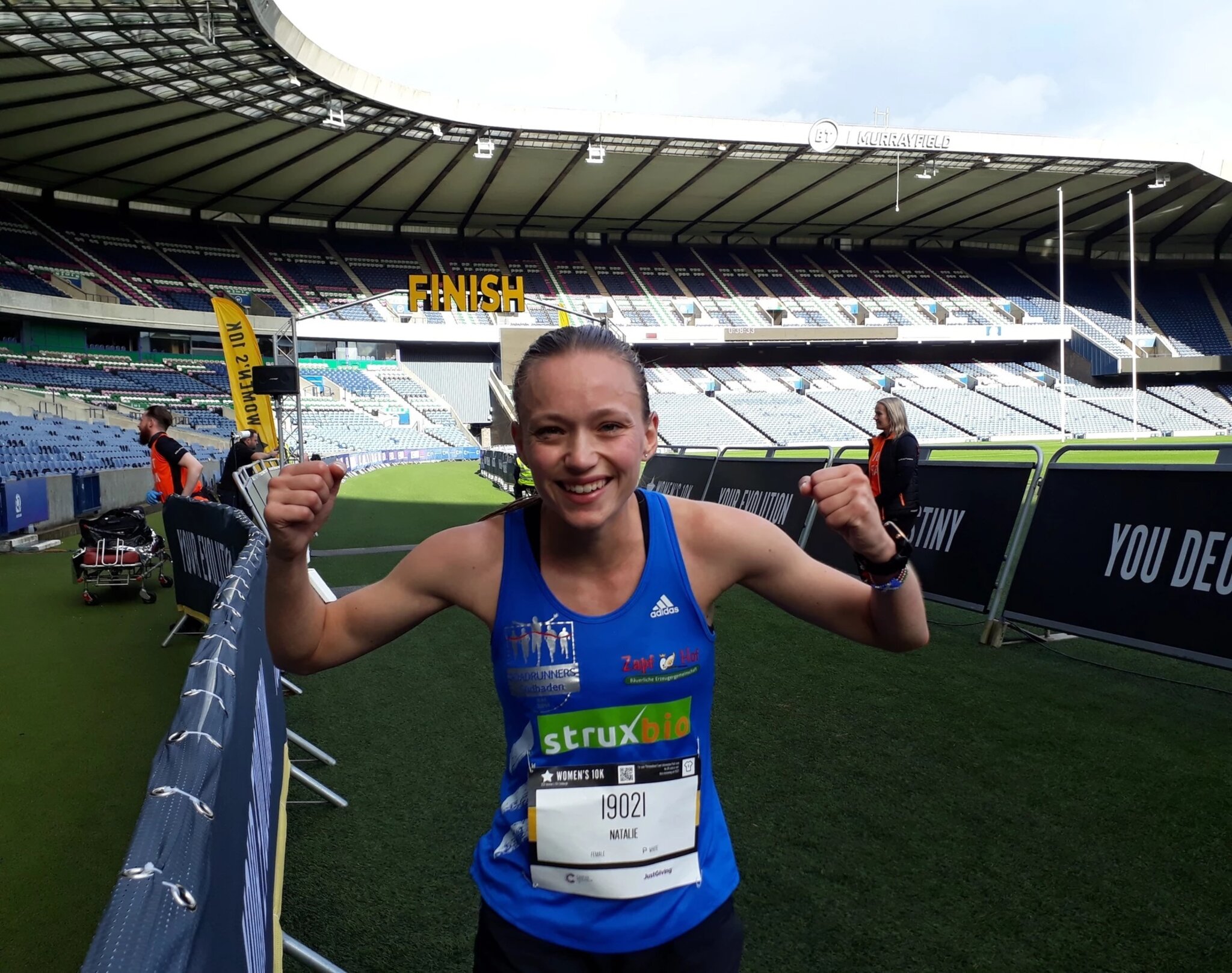 Women's 10K Edinburgh: Natalie Wangler triumphiert im Rugby ...