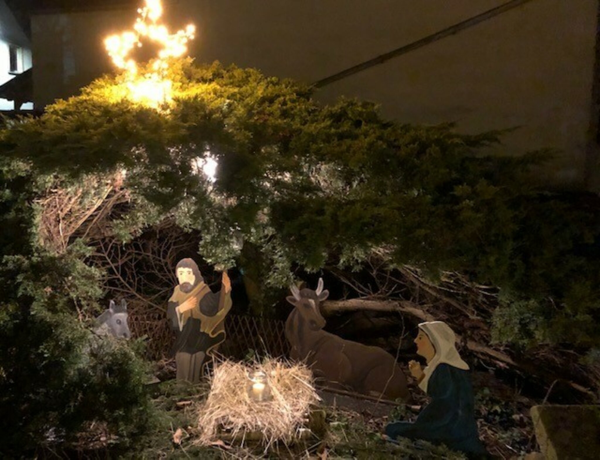 In Wiesweiler: Weihnachtliches Ambiente rund um die Kirche ...