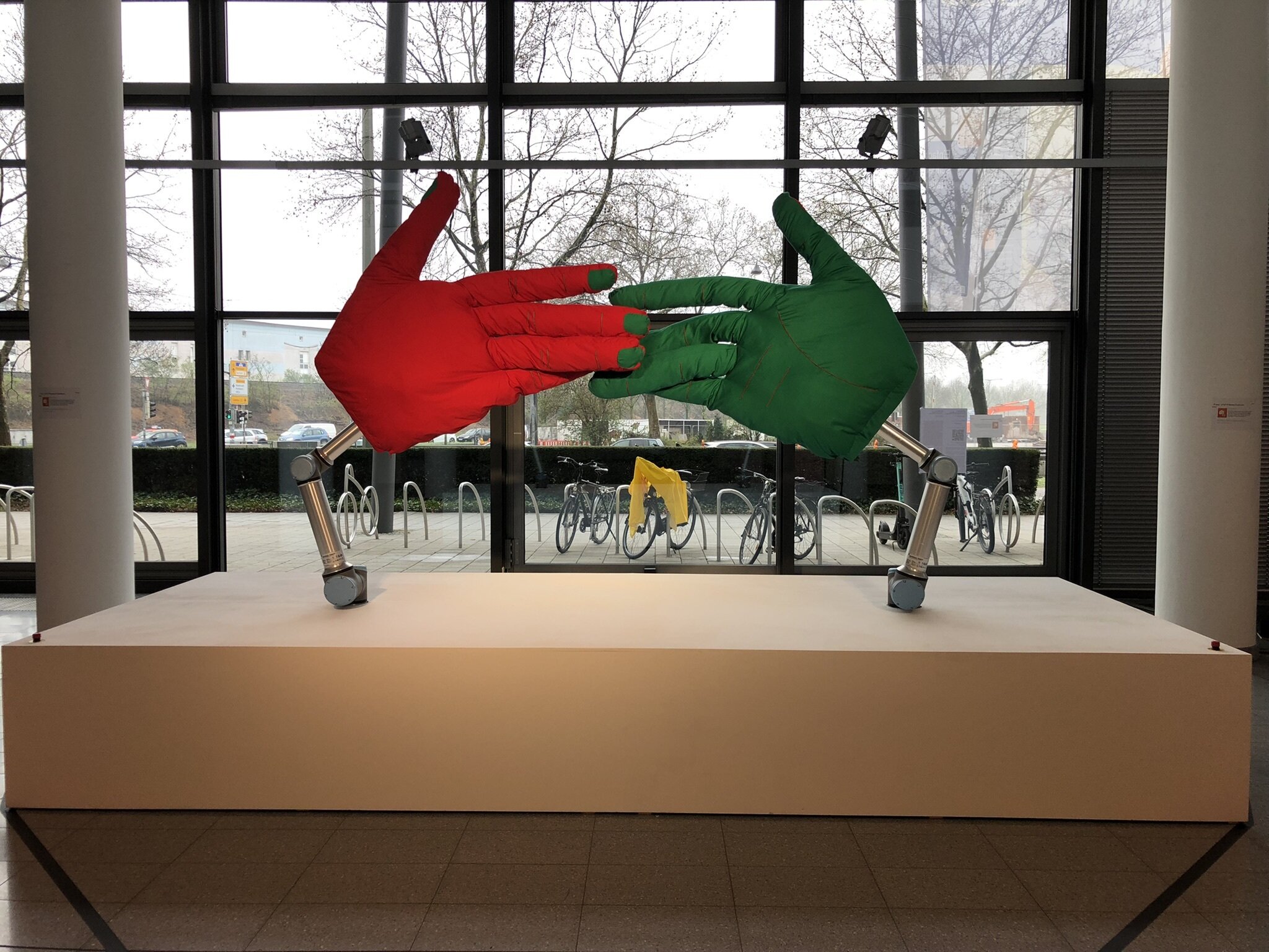 ZKM Satellitenausstellung „BioMedien“ bei EnBW: Lebendige Kunst - Karlsruhe