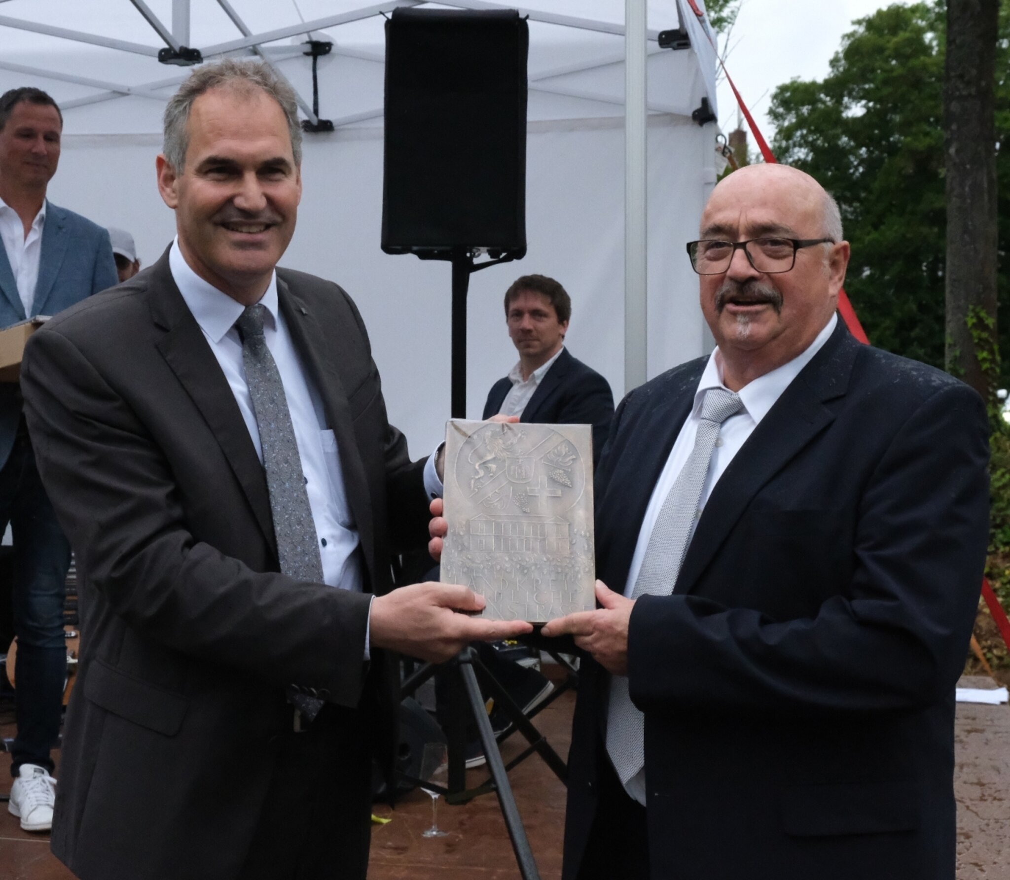 Helmut Geißer und Marcus Ehrgott wurden geehrt: Auszeichnung - Bad ...