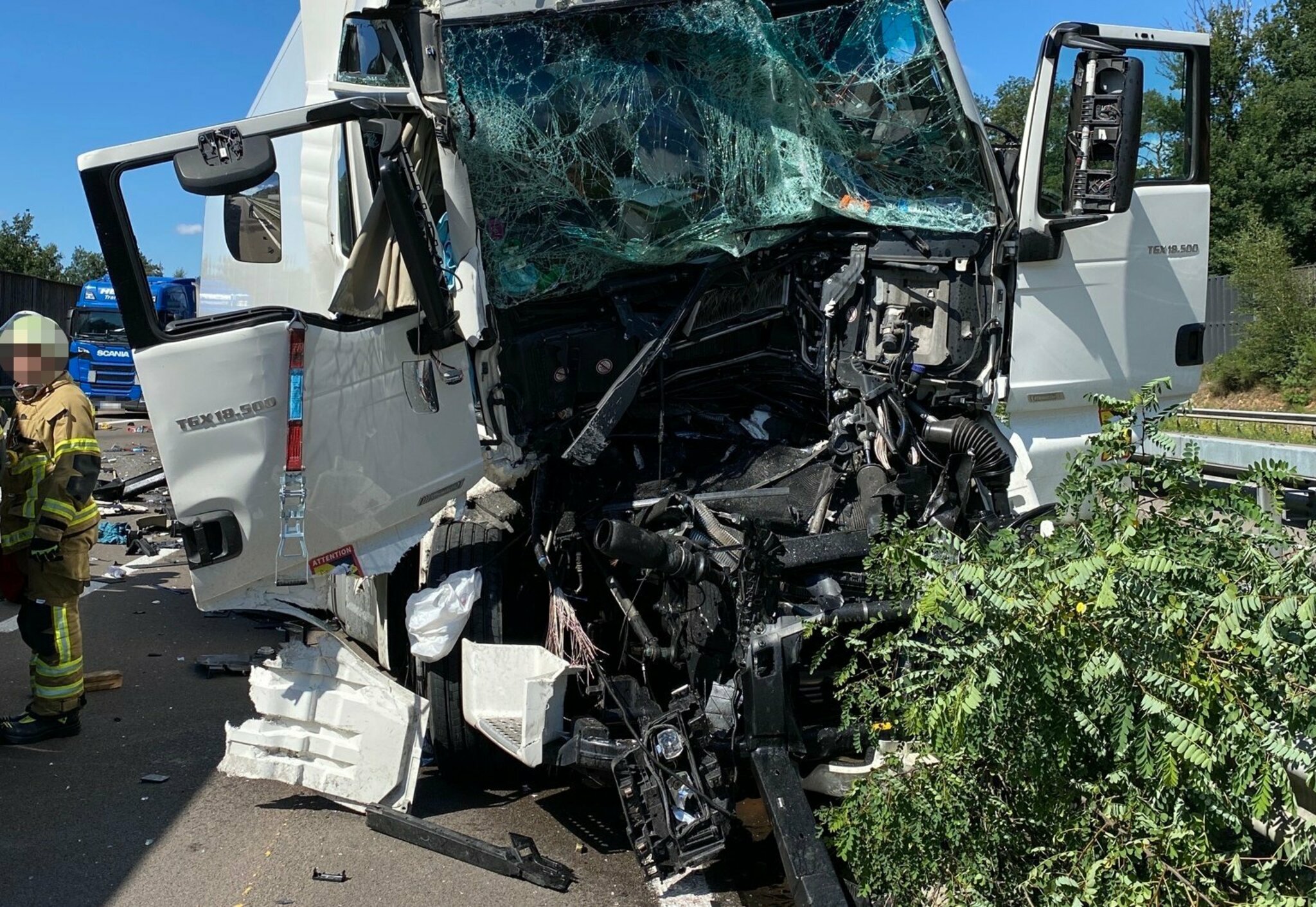 Lkw-Unfall auf der Autobahn A6: Vollsperrung in Fahrtrichtung Mannheim - Kaiserslautern