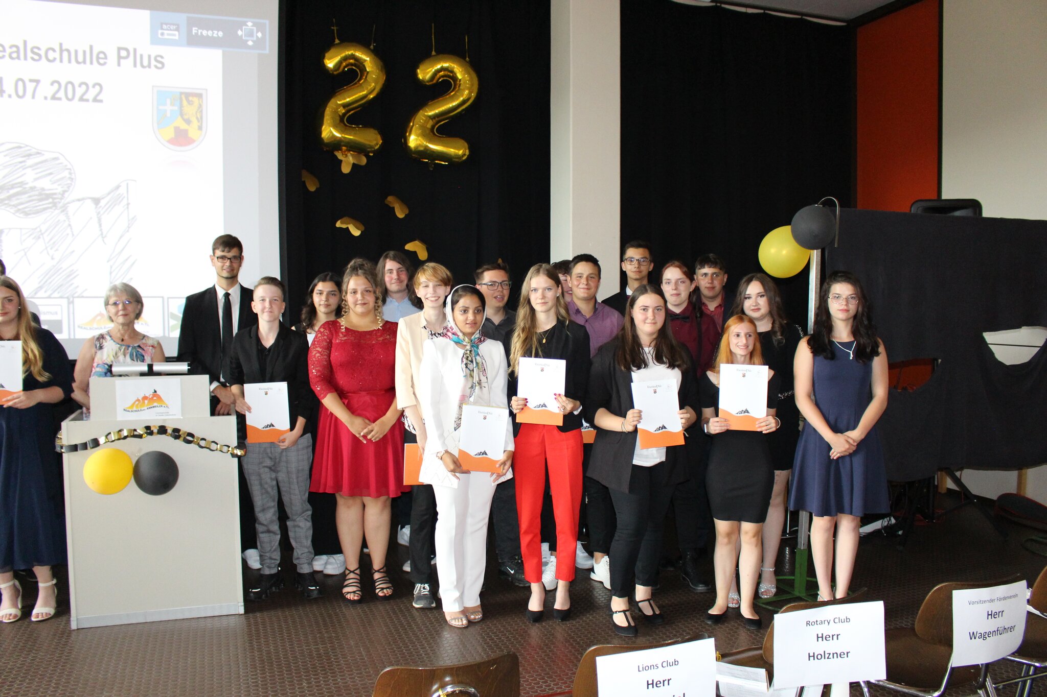 Absolventen der Realschule Plus verabschiedet: Feierlicher Abschluss ...