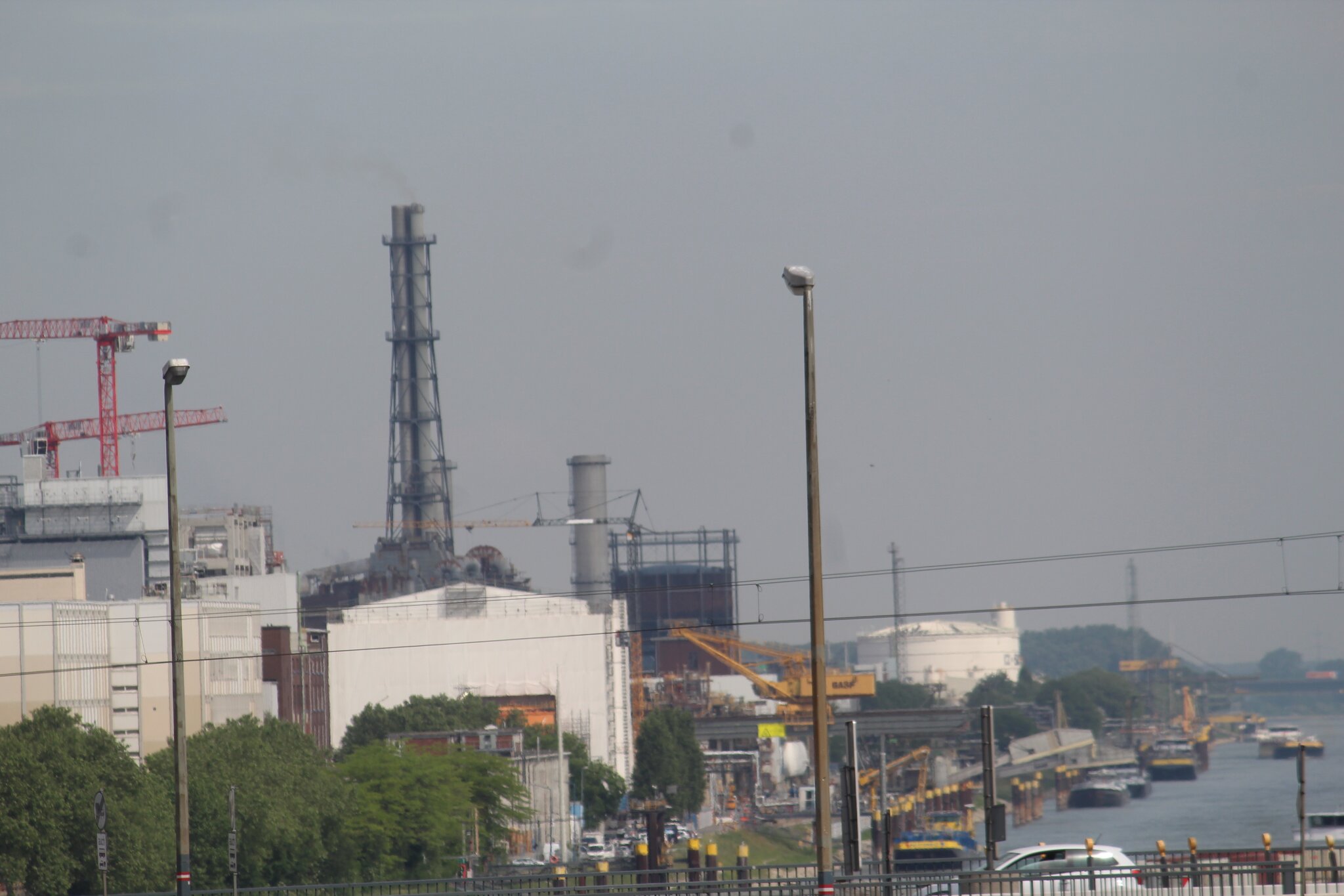 BASF Ludwigshafen: Brand einer Küchenzeile in einem Sozialcontainer ...
