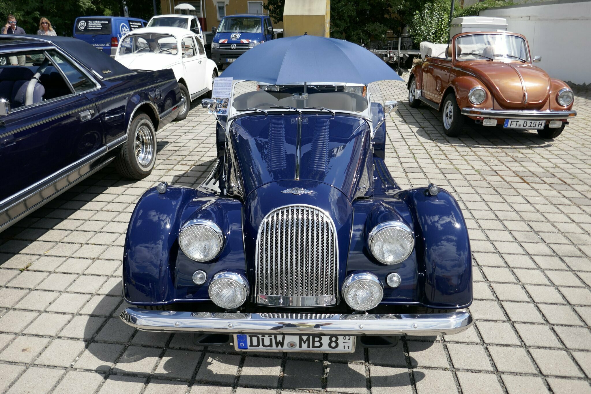 Benzingespräche zwischen blitzendem Blech: Oldtimer erfreuen sich ...