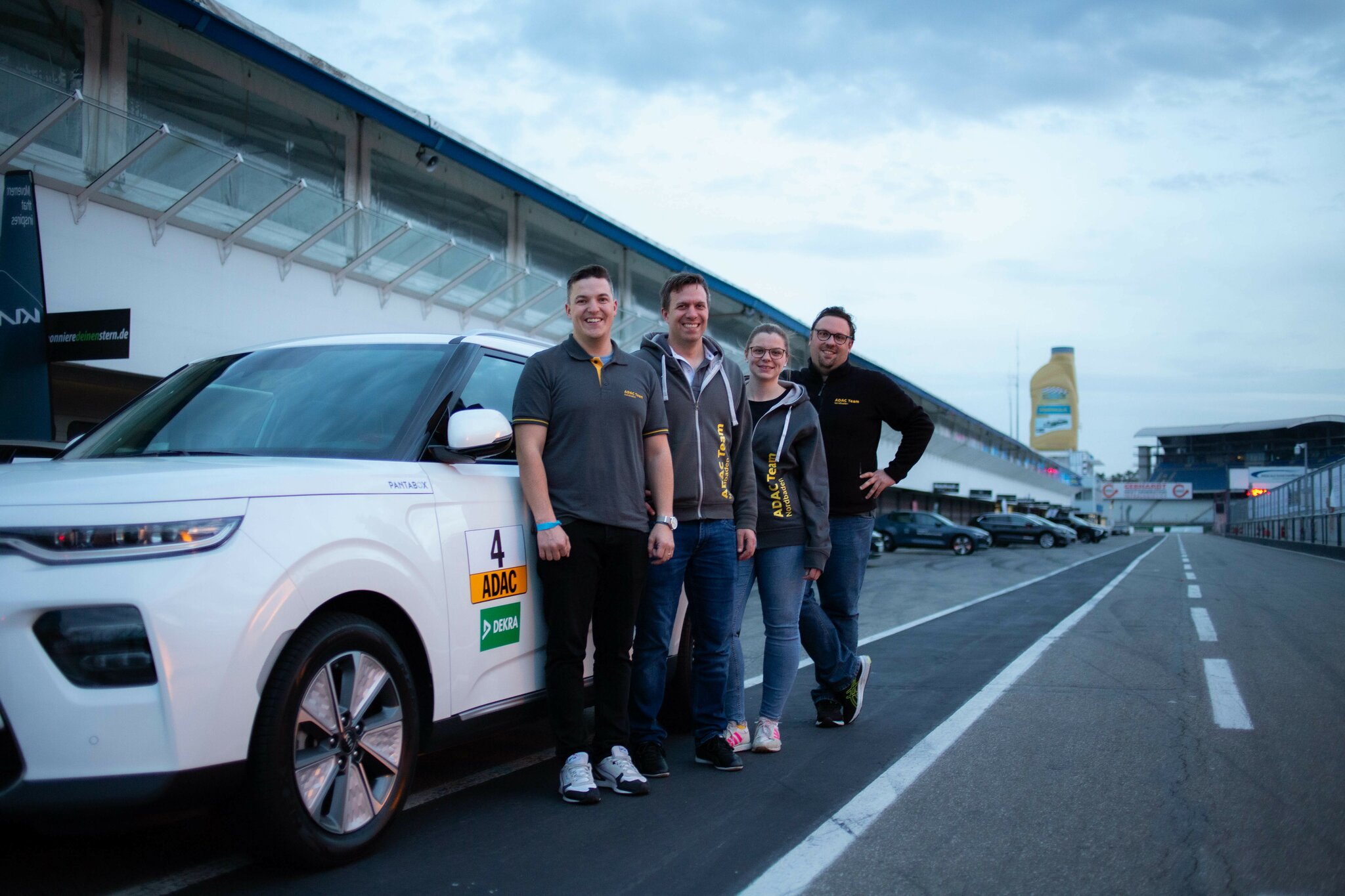 24 Stunden im E-Auto: ADAC Team Nordbaden bei E-Auto Challenge erfolgreich