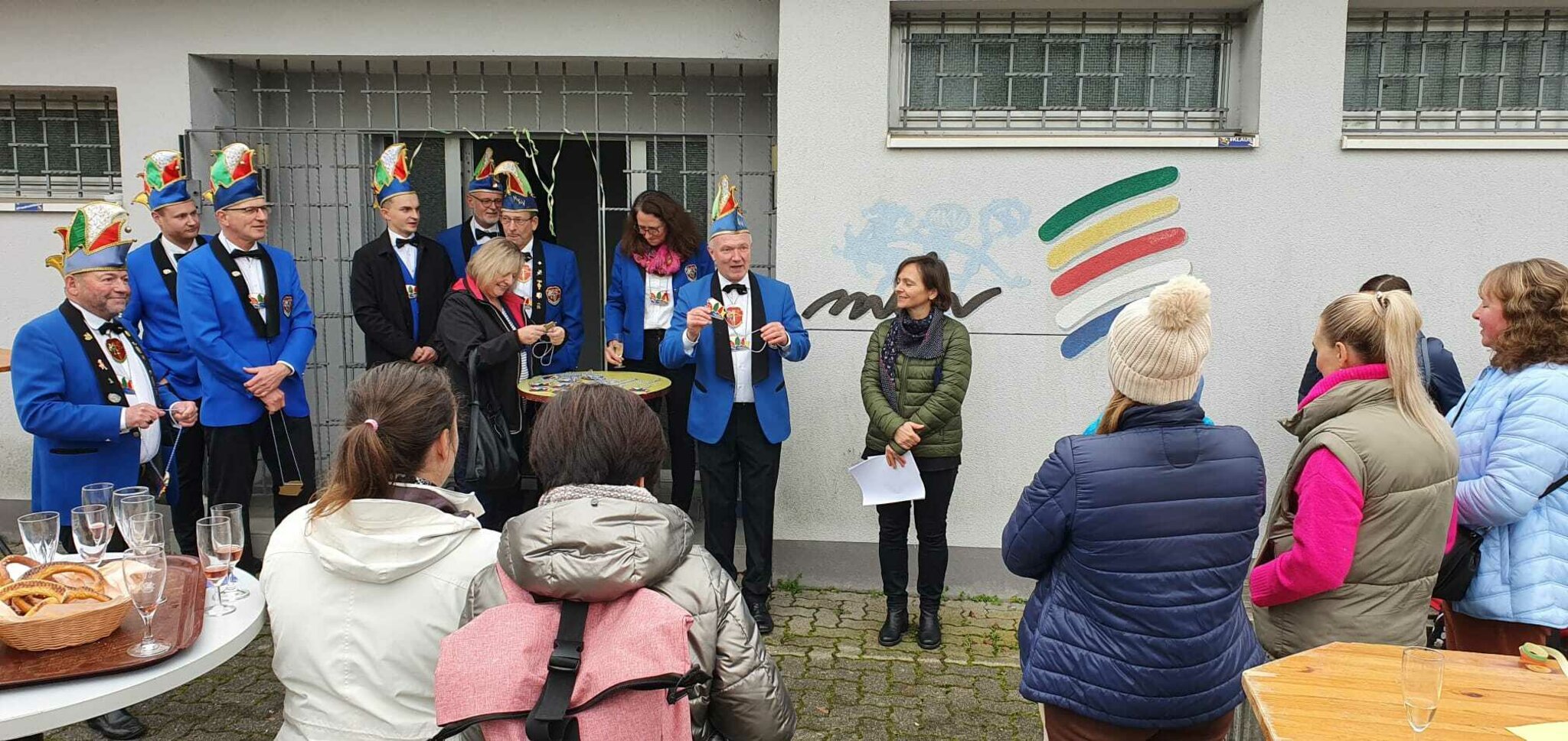 MKV übergibt Spende: In der Krise "hilft nur Humor und Narrekapp ...