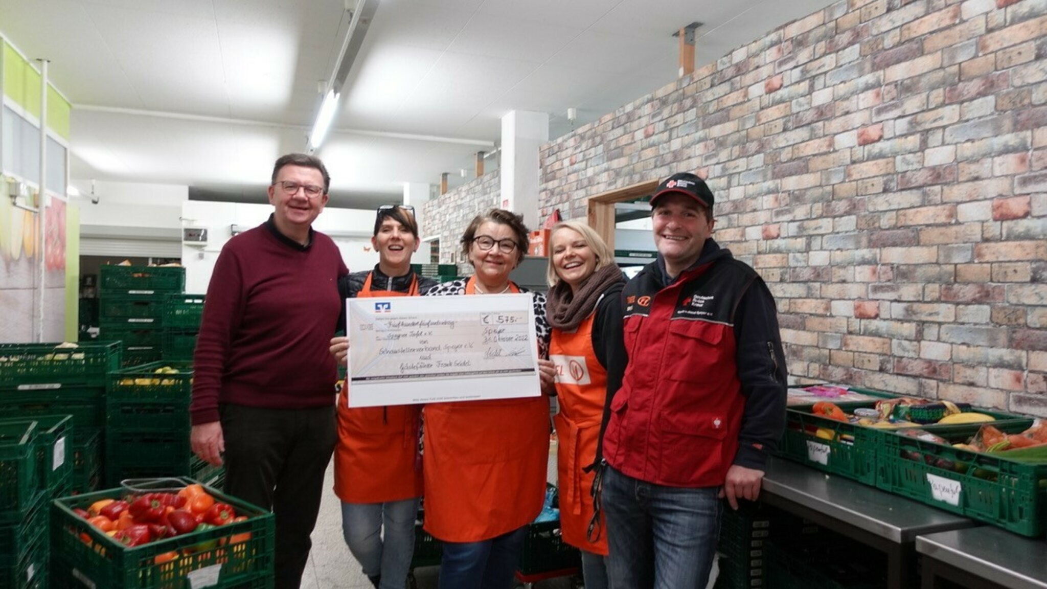 Spende aus historischer Messeführung: Frank Seidel übergibt 575 Euro an ...