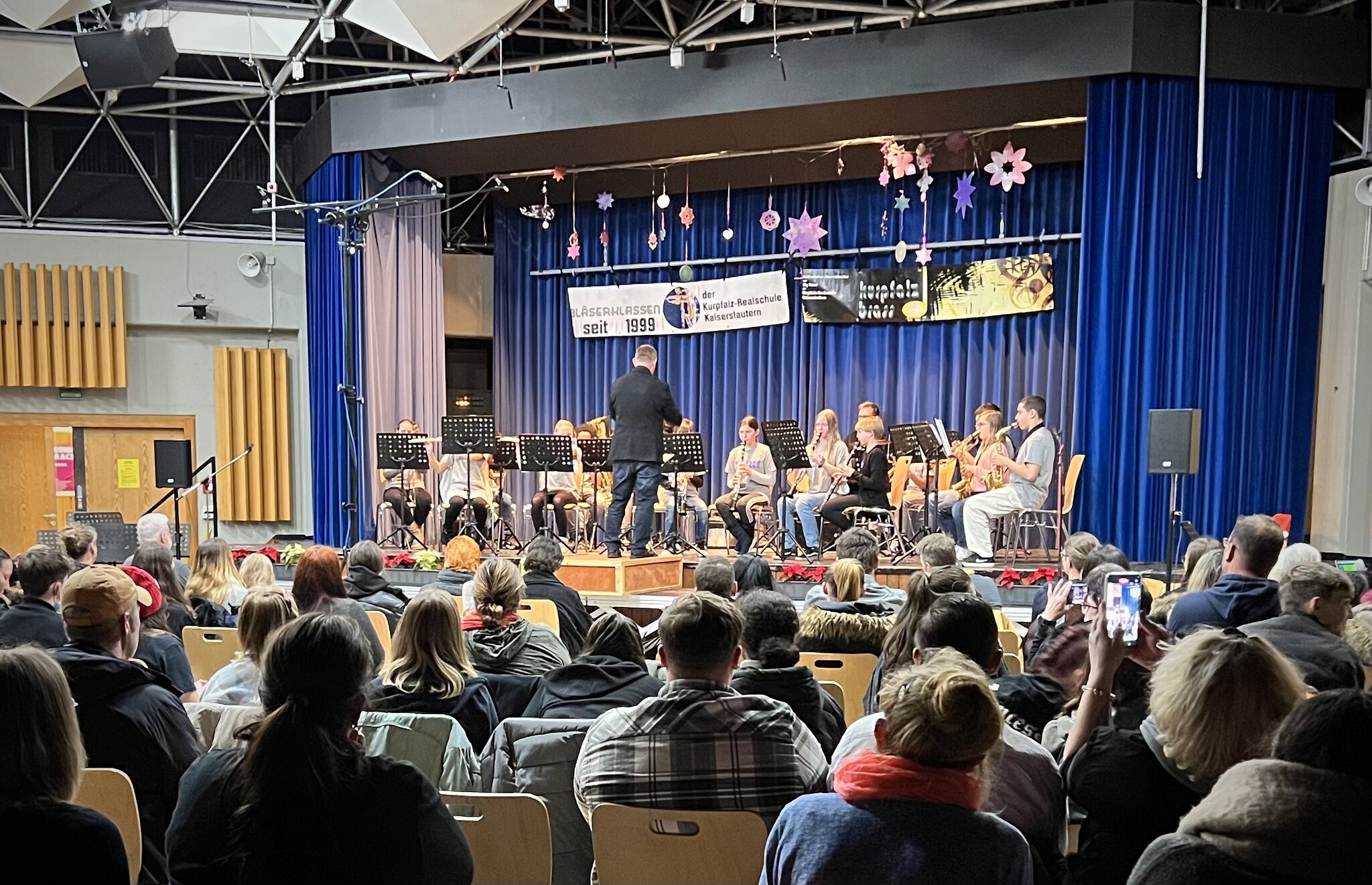 Erfolgreiche Konzerte der Kurpfalz Realschule plus: Leuchtende Klänge ...