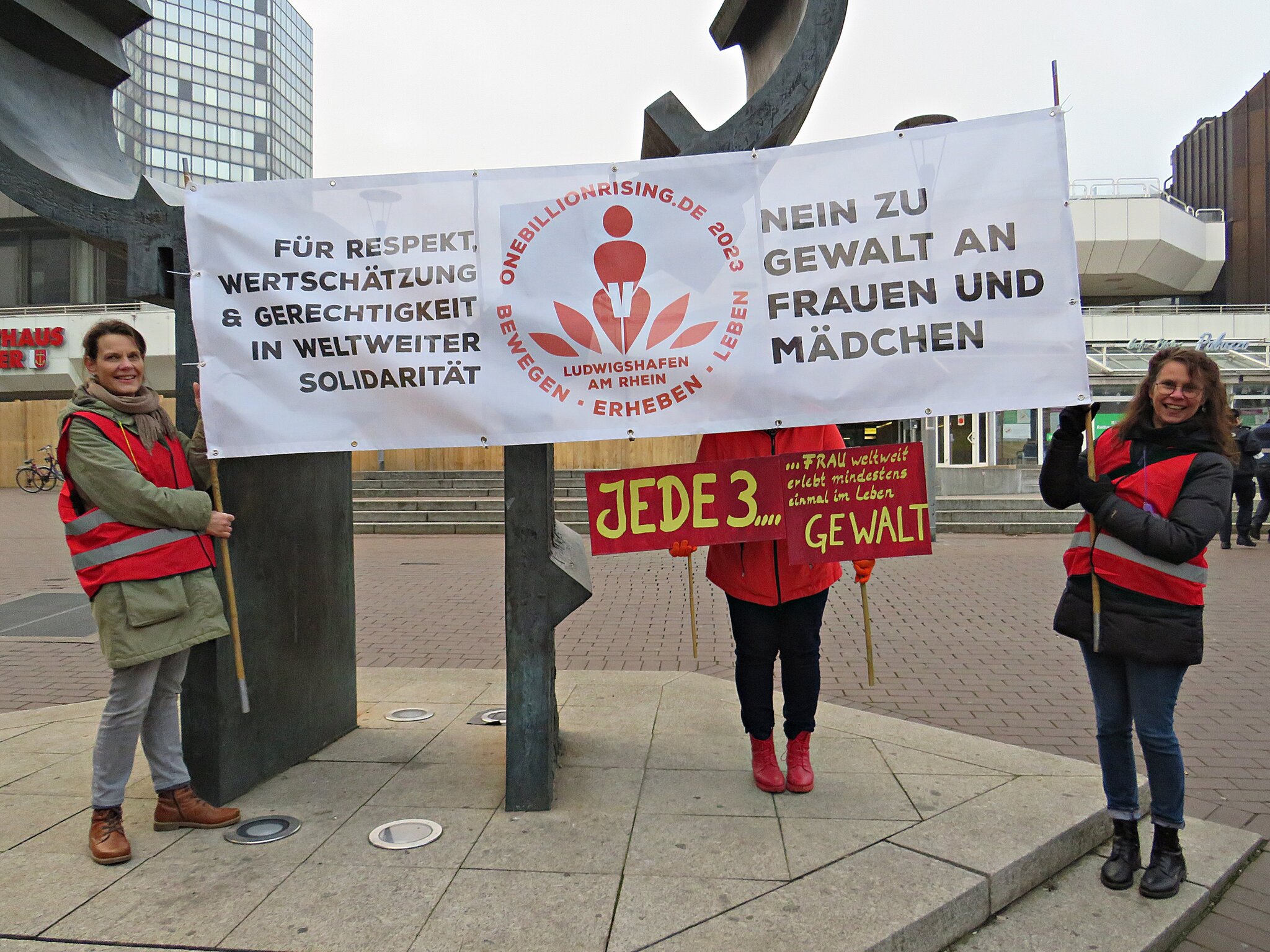 BriMel Unterwegs Weltweite Aktion One Billion Rising Demo Gegen BriMel Unterwegs Weltweite Aktion One Billion Rising Demo Gegen