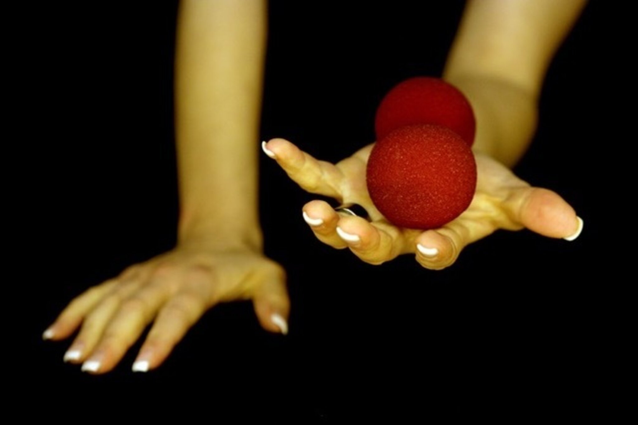 "Magie hautnah" am 16.3. um 19 Uhr: Zauberin Marion Metternich – At the table im ...