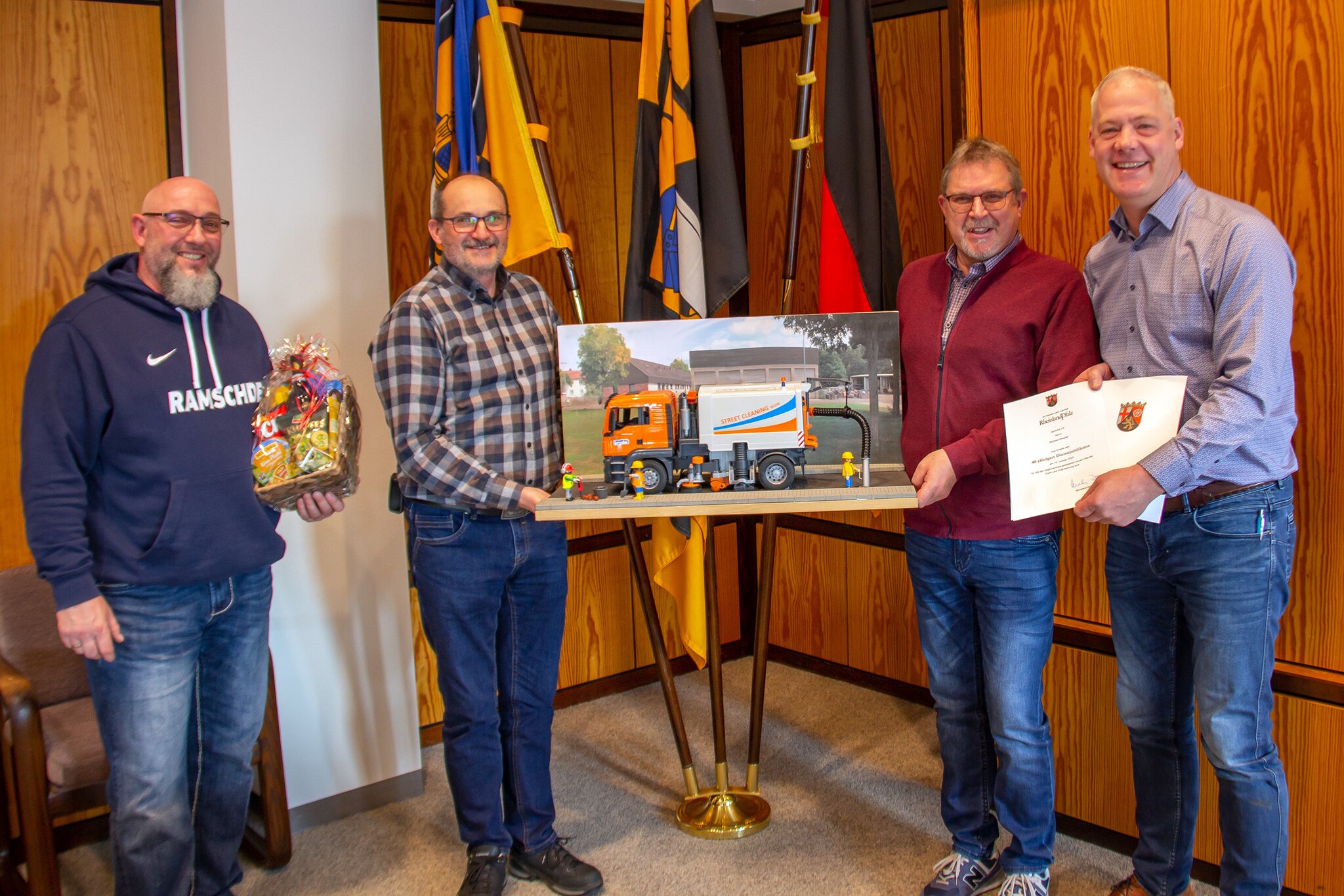 40 Jahre beim Bauhof: Michael Wegner feiert Dienstjubiläum - Ramstein ...