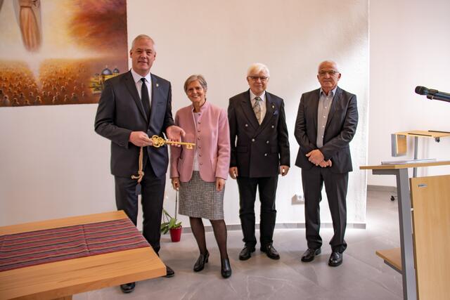 Neue Urnenkirche eingeweiht: Kolumbarium in Ramstein an die Stadt ...