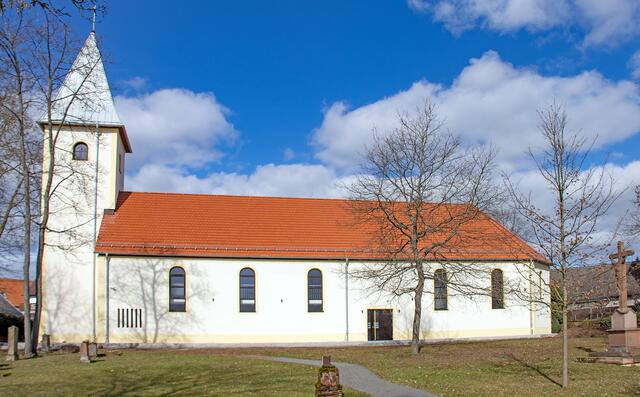 Neue Urnenkirche eingeweiht: Kolumbarium in Ramstein an die Stadt ...