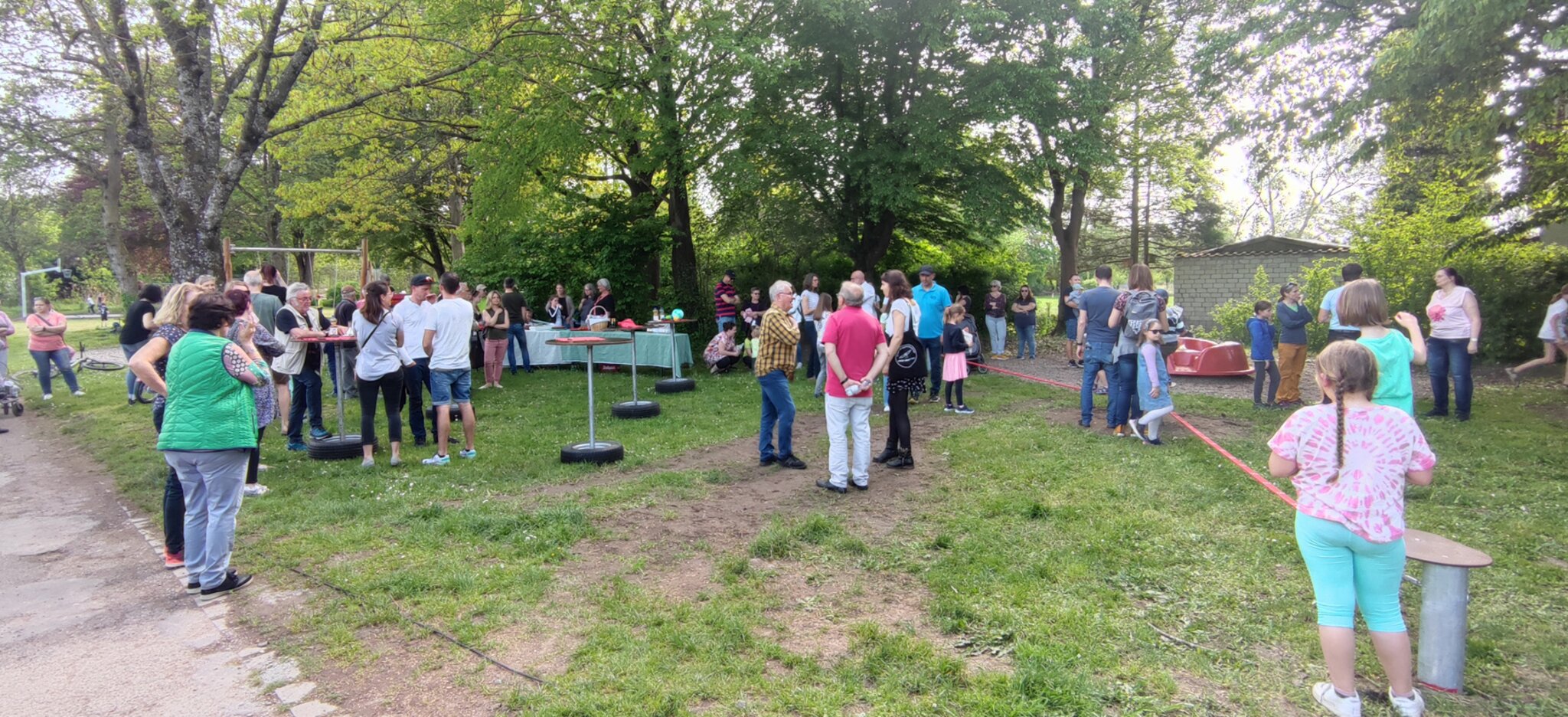 Spielplatzerweiterung in Schaidt: Spielende und sich wohlfühlende ...