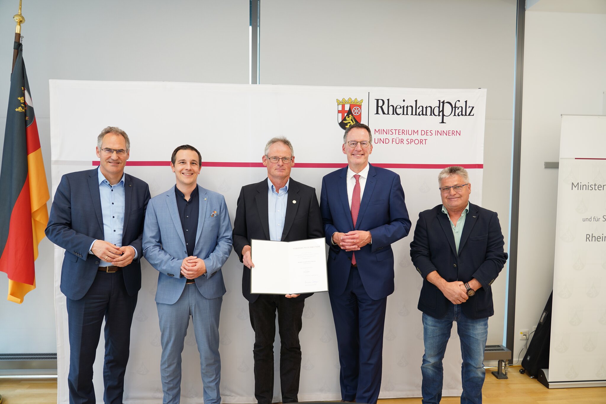 Zwei ehrenamtlich Aktive erhalten Ehrennadel: Über 40 Jahre tätig ...