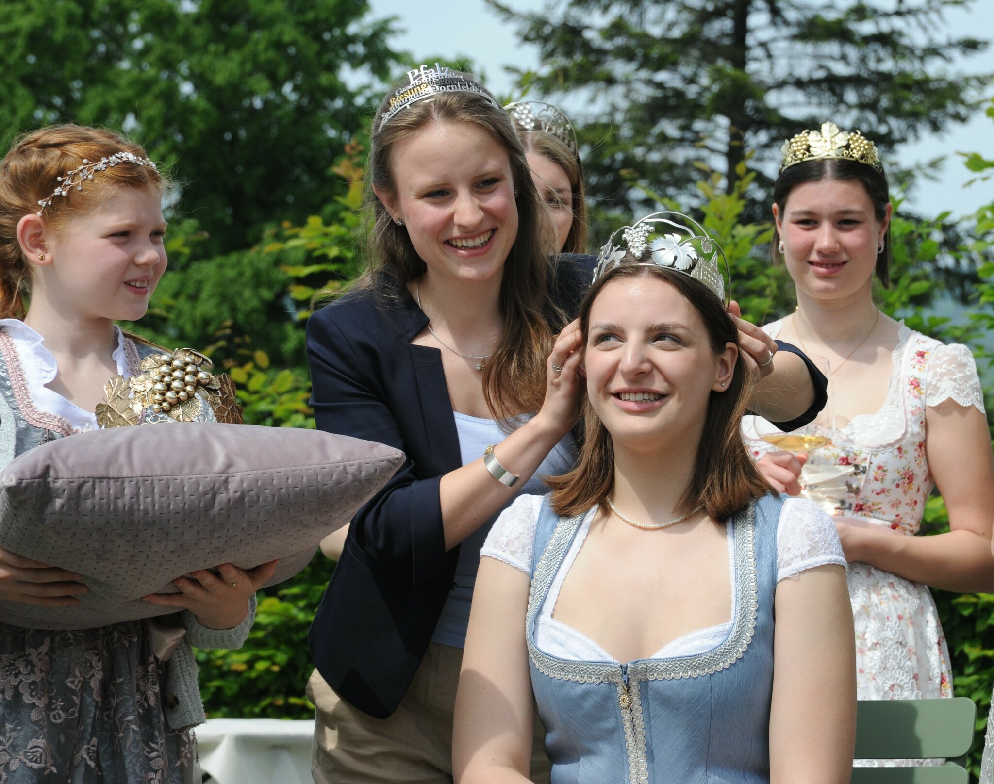 Neue Krone für die Mußbacher Weinprinzessin von Thomas Bartz ...