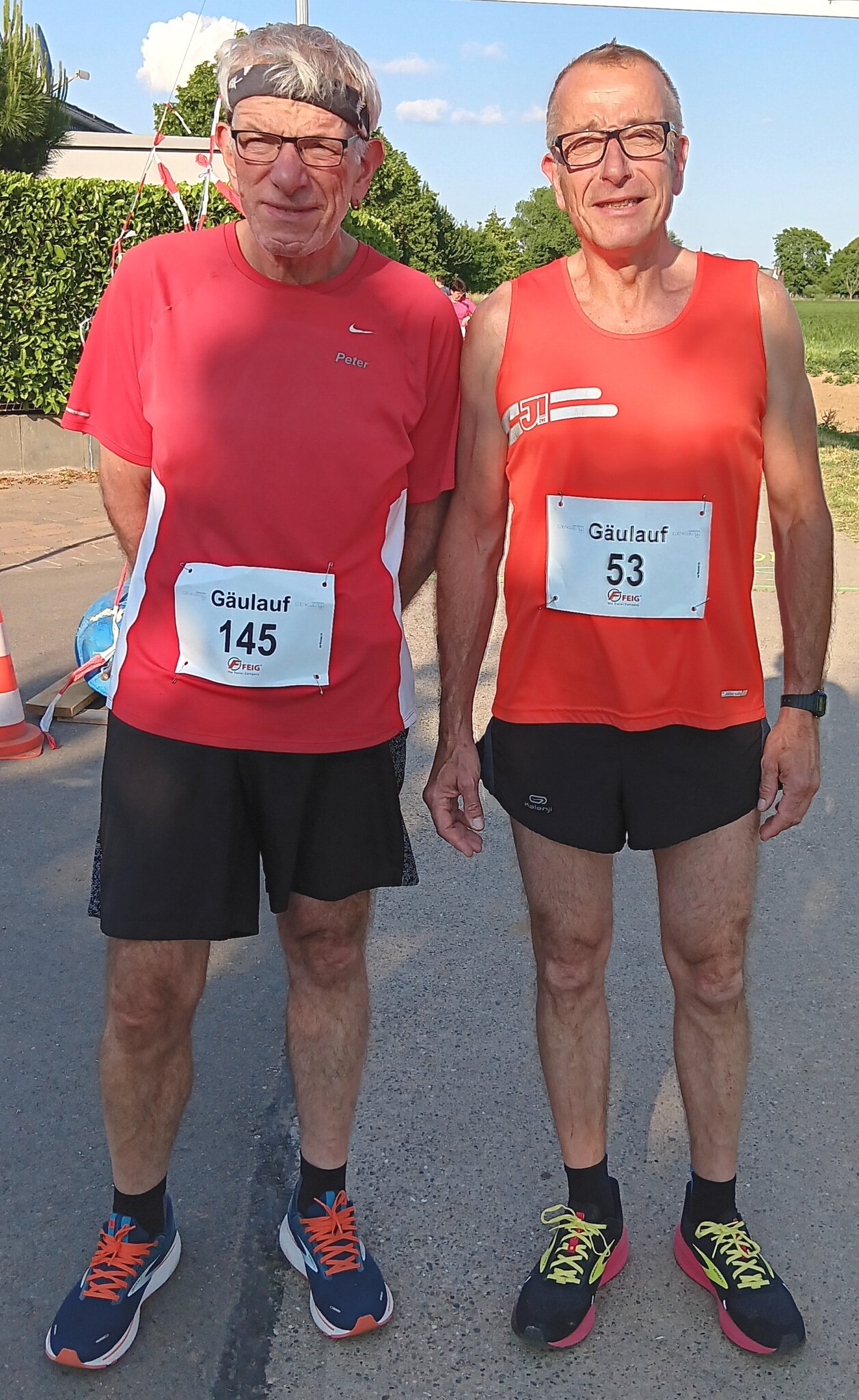 Podest verpasst: Peter und Jürgen Mees vom Budoclub beim Gäulauf am ...