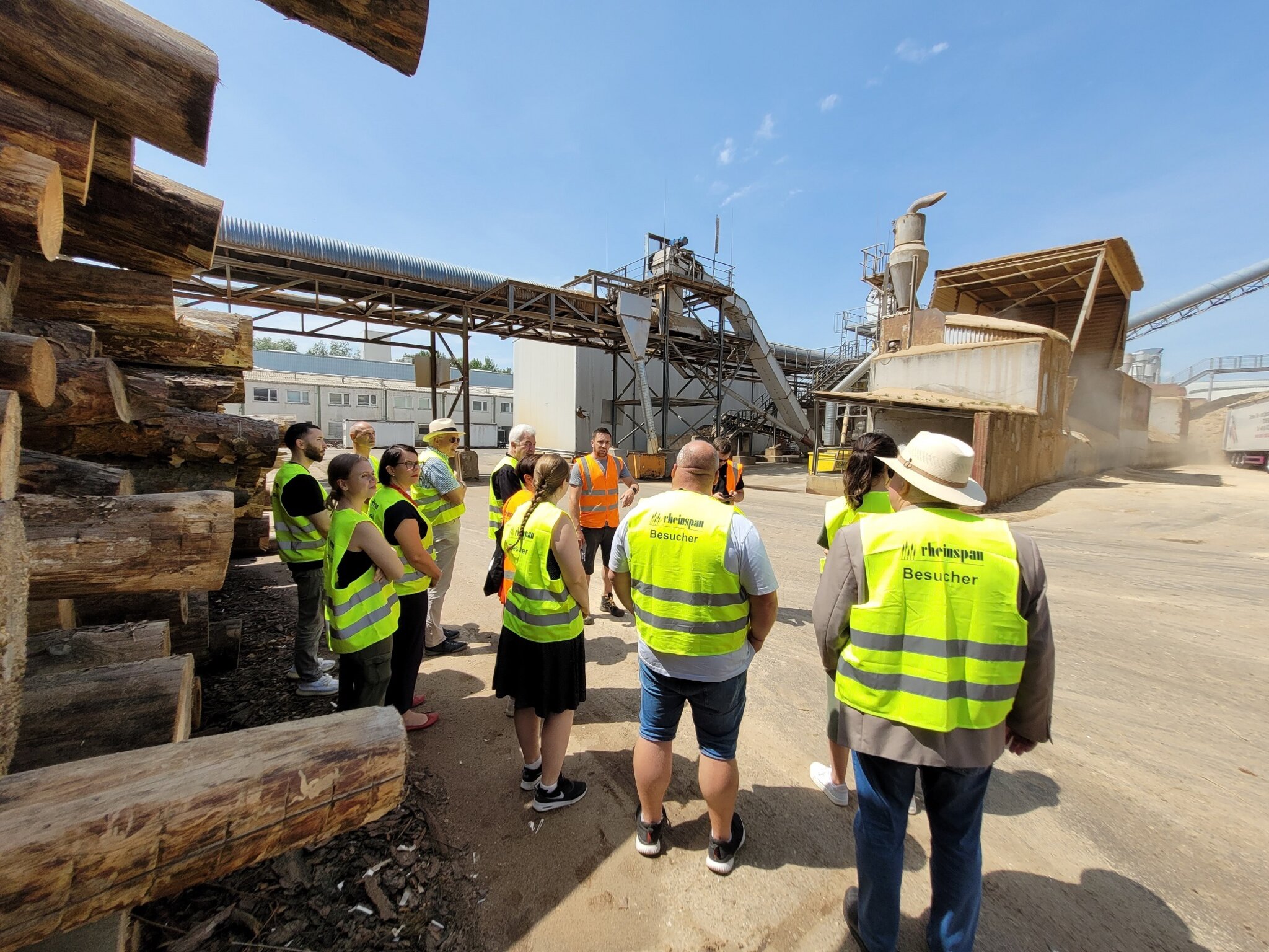 Wifö-Betriebserkundungs-Tournee: Lehrer zu Besuch im Spanplattenwerk ...
