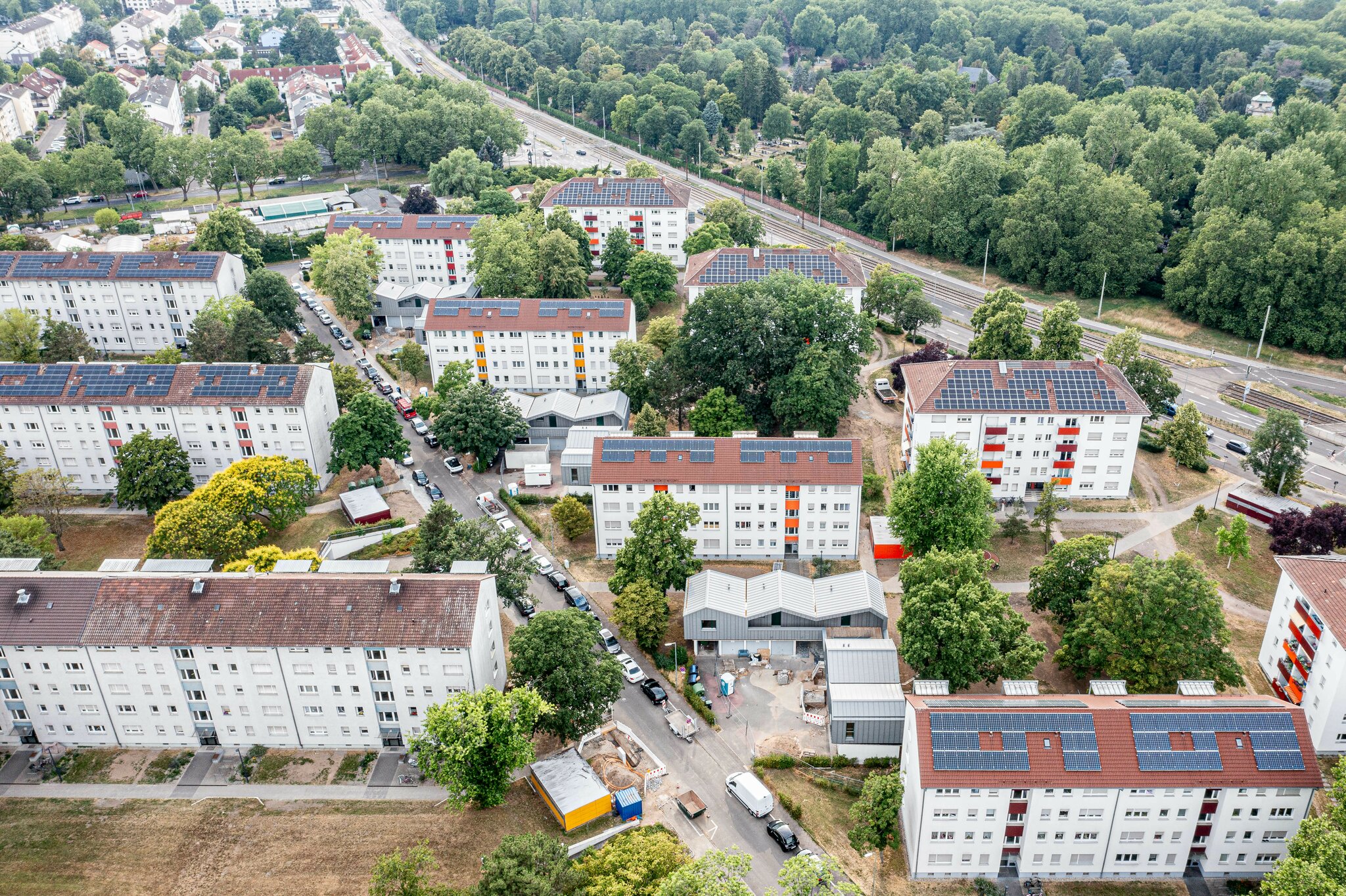 Gemeinsame Presseinformation: 100-Dächer-Programm geschafft - und es ...