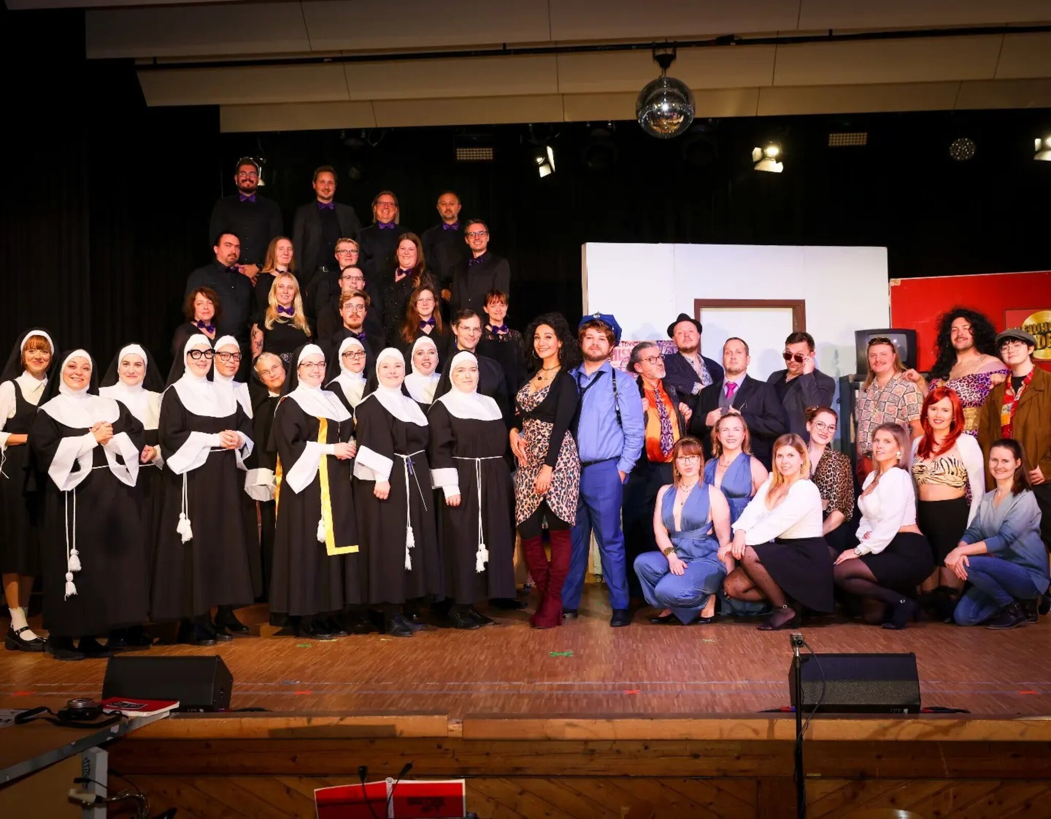 Ausverkaufte Premiere von Sister Act: Standing Ovations für die ...