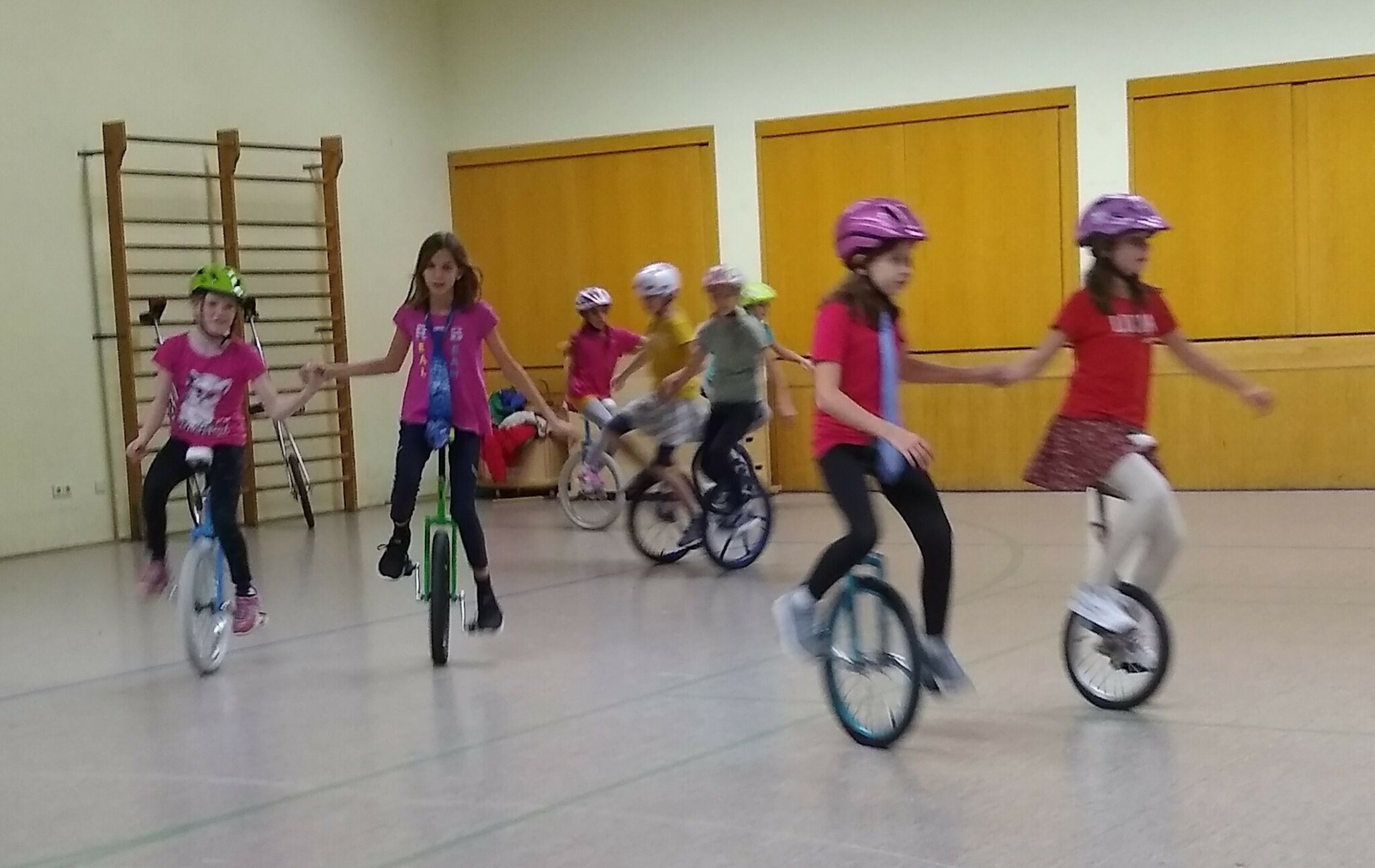 TV Essingen e.V.: Erste Weihnachtsaufführung der Essinger Einradgruppe ...