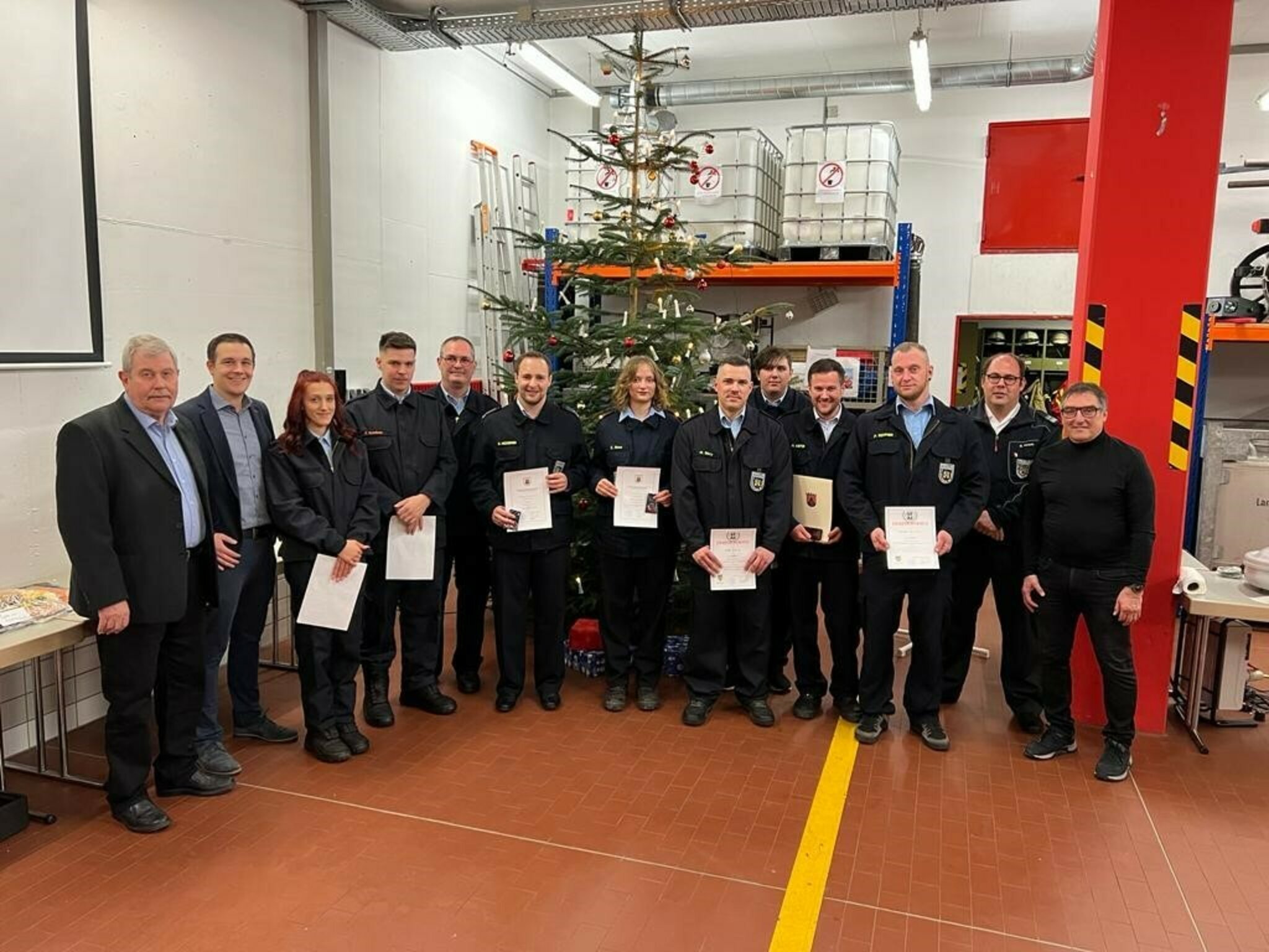 Jahresabschluss mit Beförderungen und Ehrungen: Ortswehr Albersweiler ...