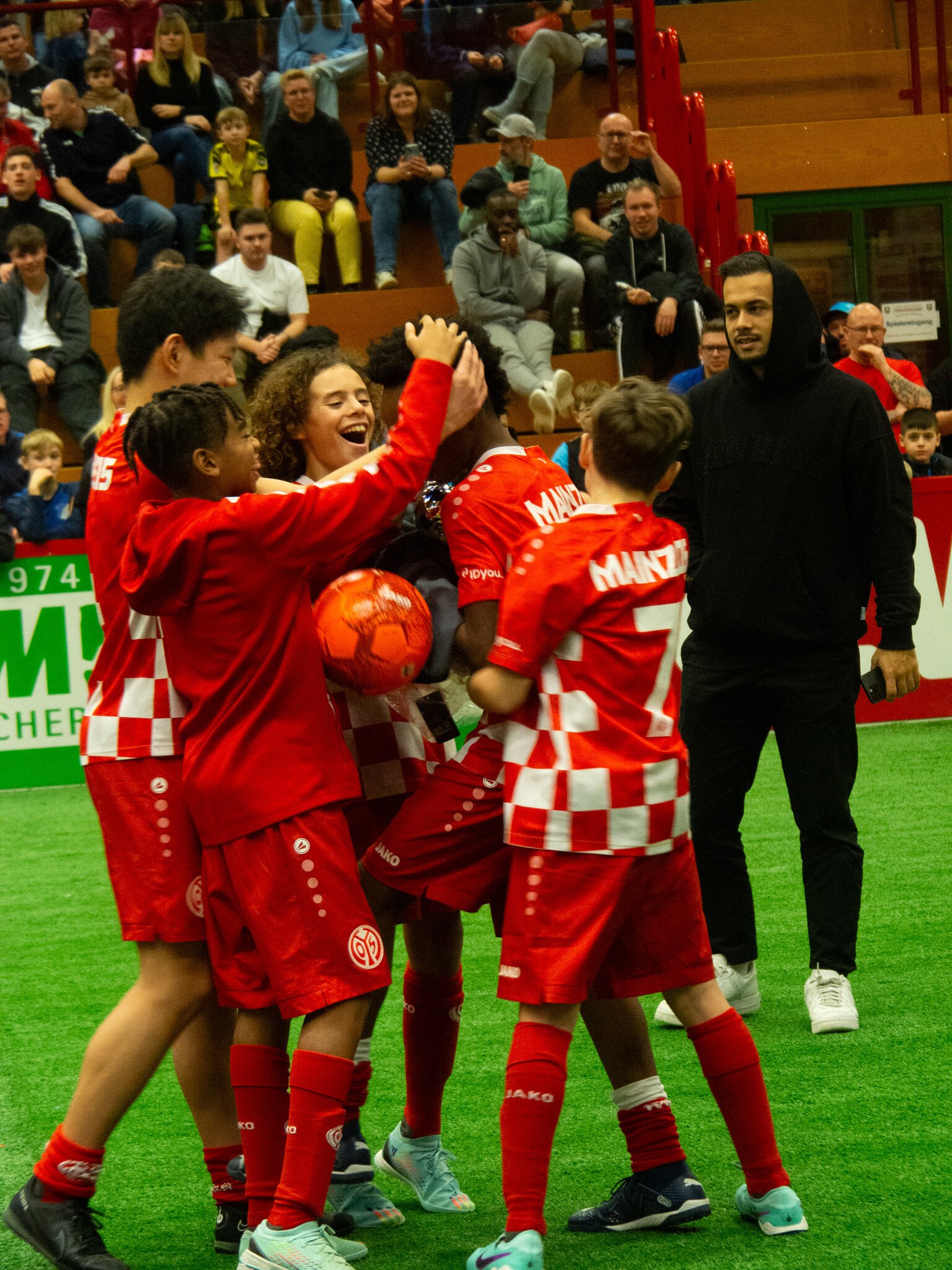FC Fulham unterliegt dem 1. FC Köln im Finale des U14-REWE-CUPS ...