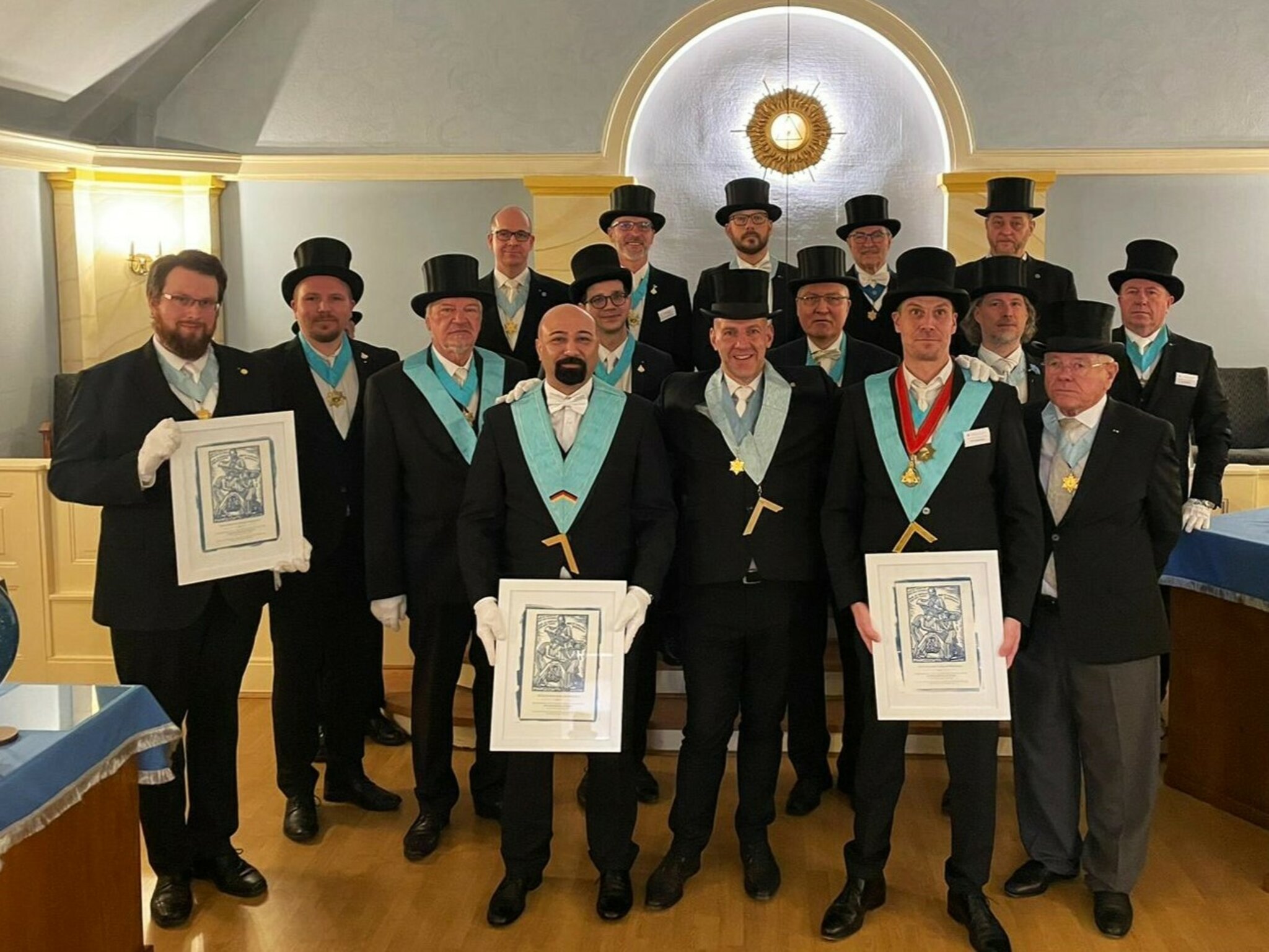 Freimaurer aus Neustadt verteilen 50 Kunstwerke - Neustadt/Weinstraße