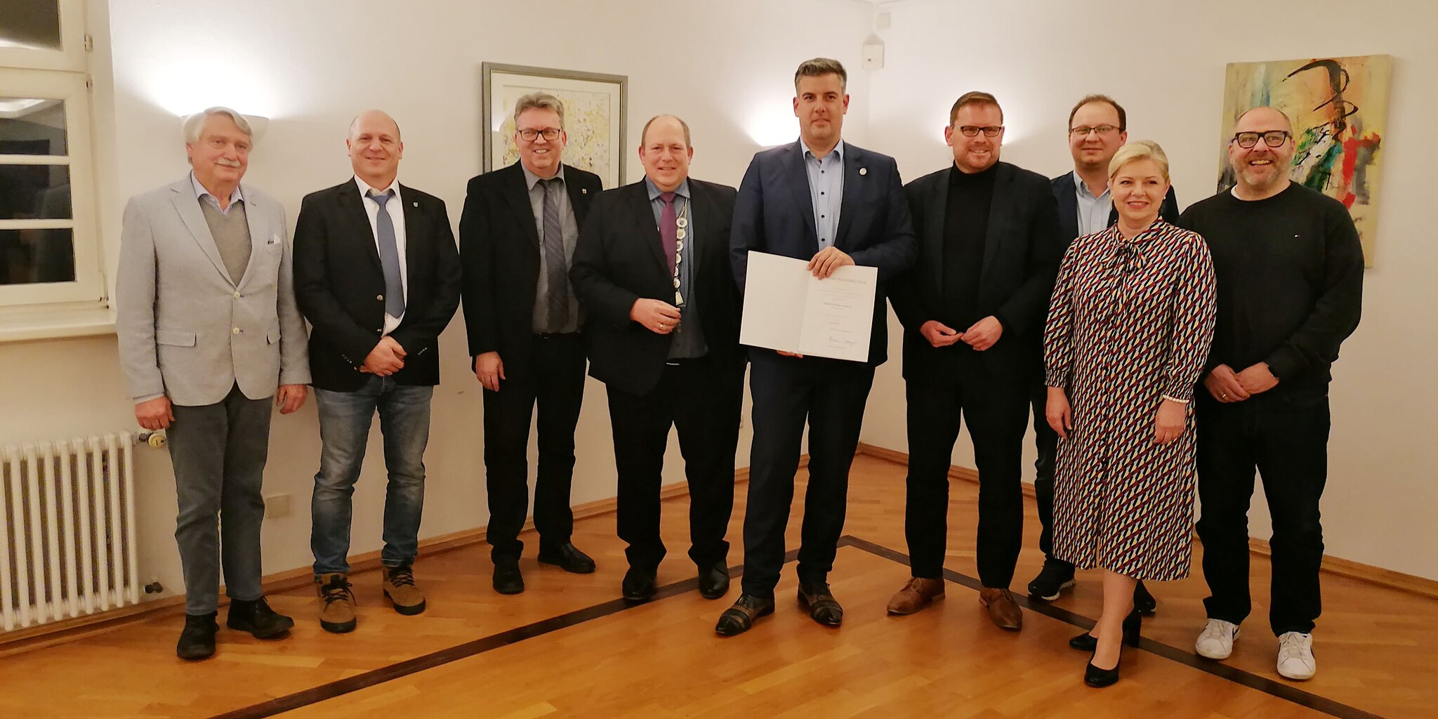 Neues aus der Gemeinde Mutterstadt: Stephen Schulz mit der Ehrennadel ...