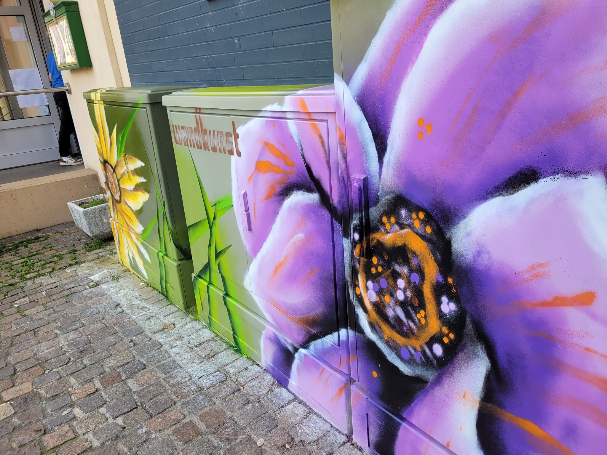 Jugendtreff und Graffiti-Künstler verschönern Schillerplatz - Schifferstadt