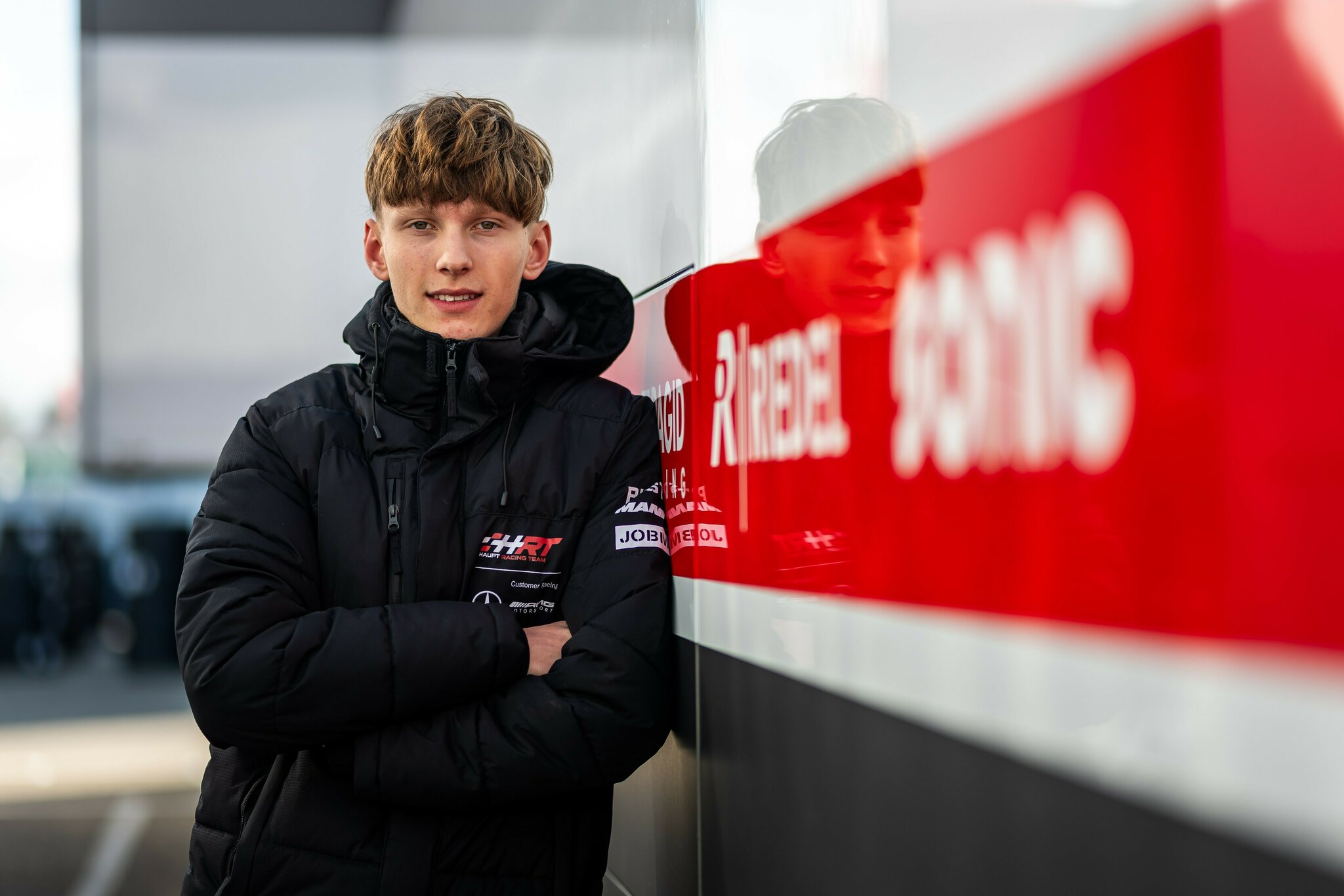 Rennfahrer Max Reis hat sein Debüt im GT-Sport - Es geht um 100.000 ...