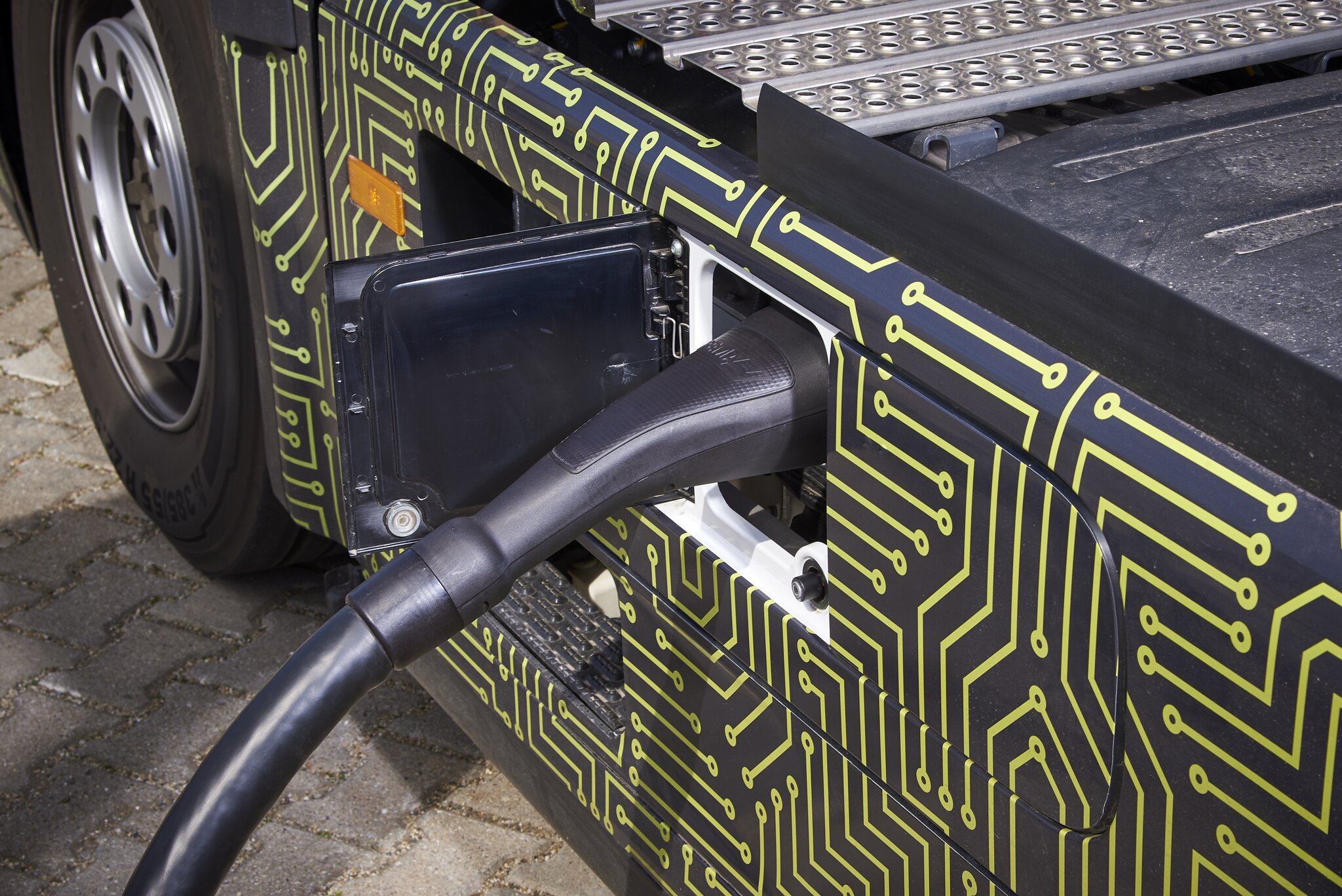 Mercedes-Benz Trucks durchbricht Schallmauer beim elektrischen Laden mit 1 Megawatt Leistung ...