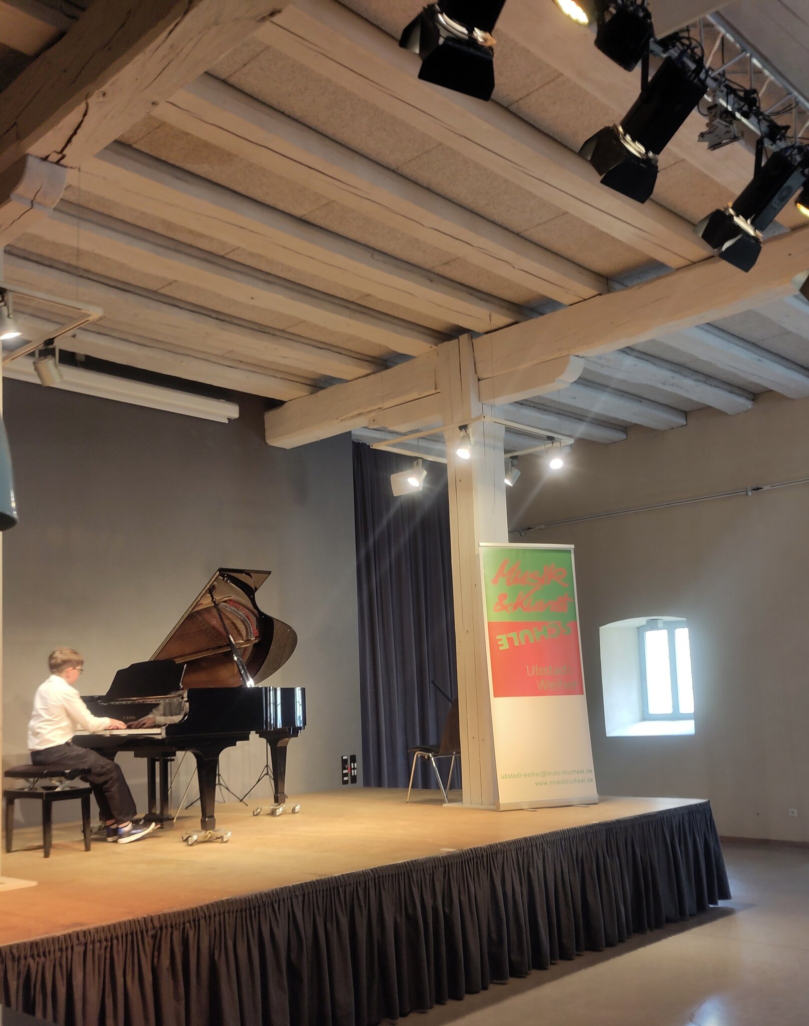 MuKs im Kelterhaus Ubstadt: Junge Talente begeistern „Im Rampenlicht ...