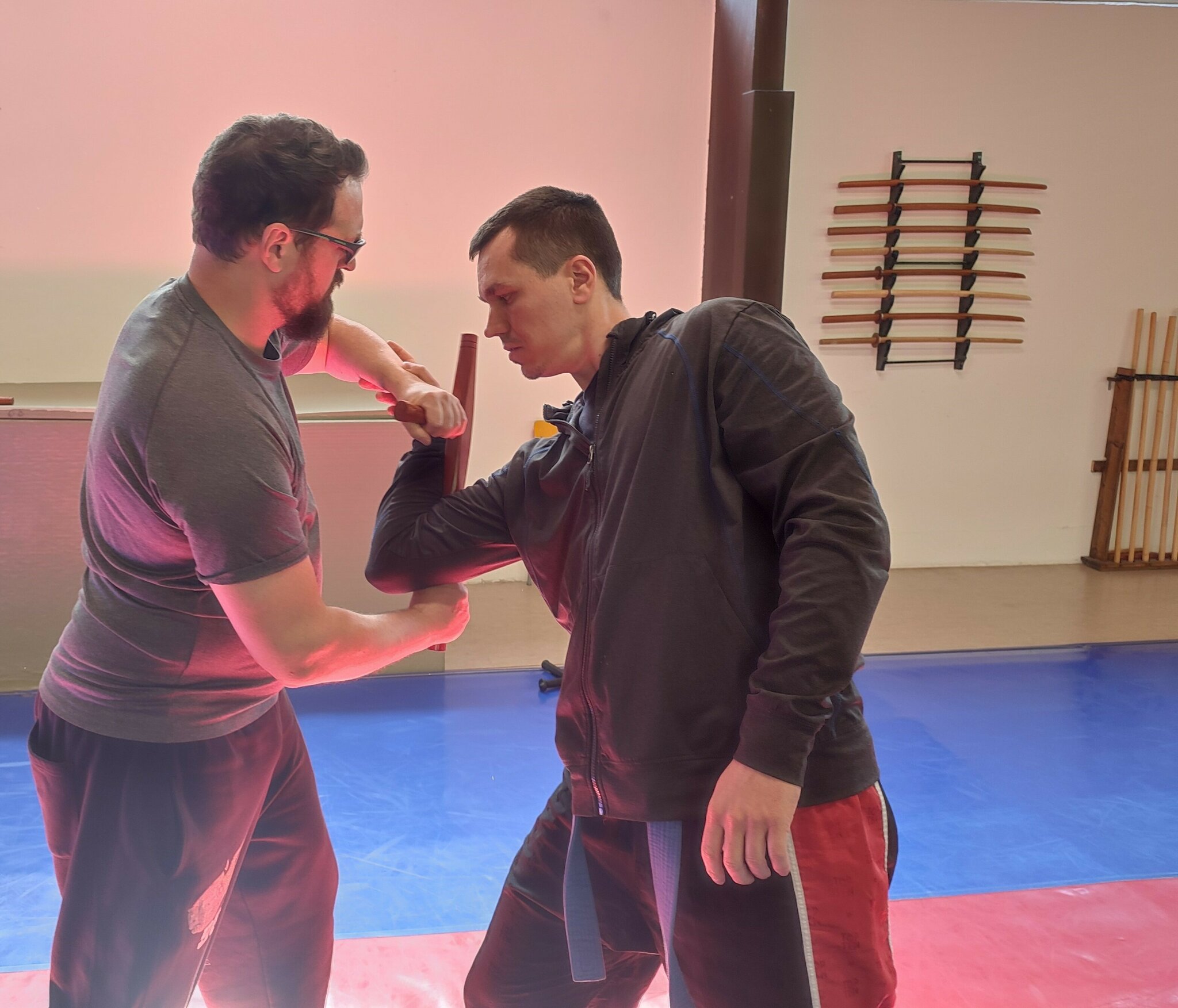 Viel Lob für die tolle Ausstattung: Tonfa Jutsu Lehrgang im Budo-Club ...