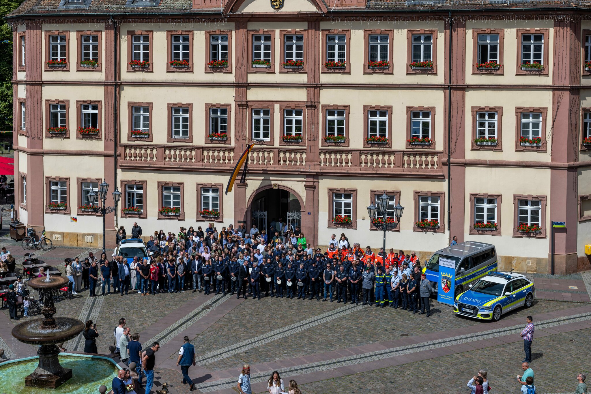 Die Neustadter Polizei gedenkt dem getöteten Polizeibeamten - Neustadt ...