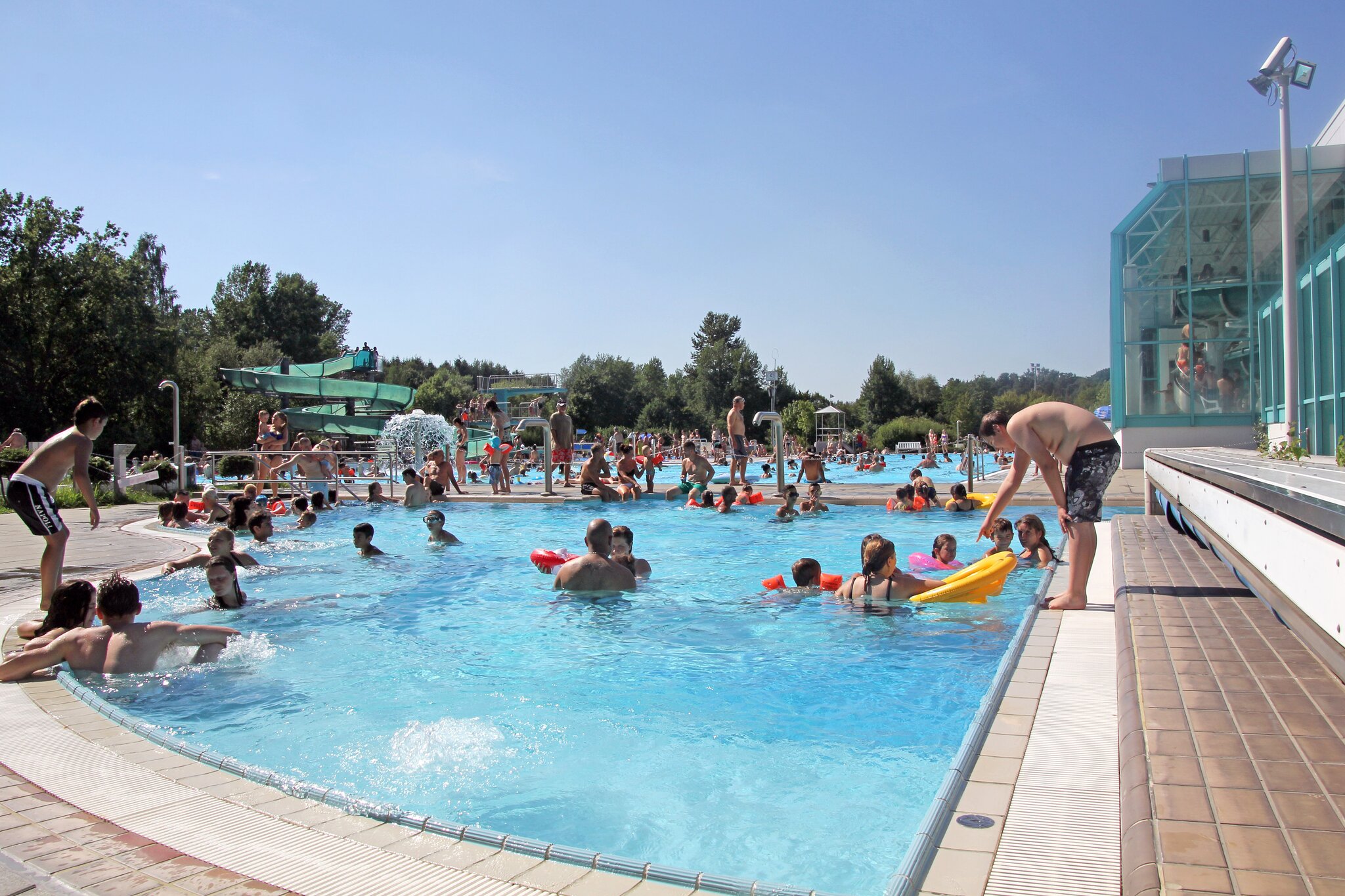 Freibad Azur Ramstein bleibt zu– Neubau seit kurzem greifbarer - Ramstein-Miesenbach