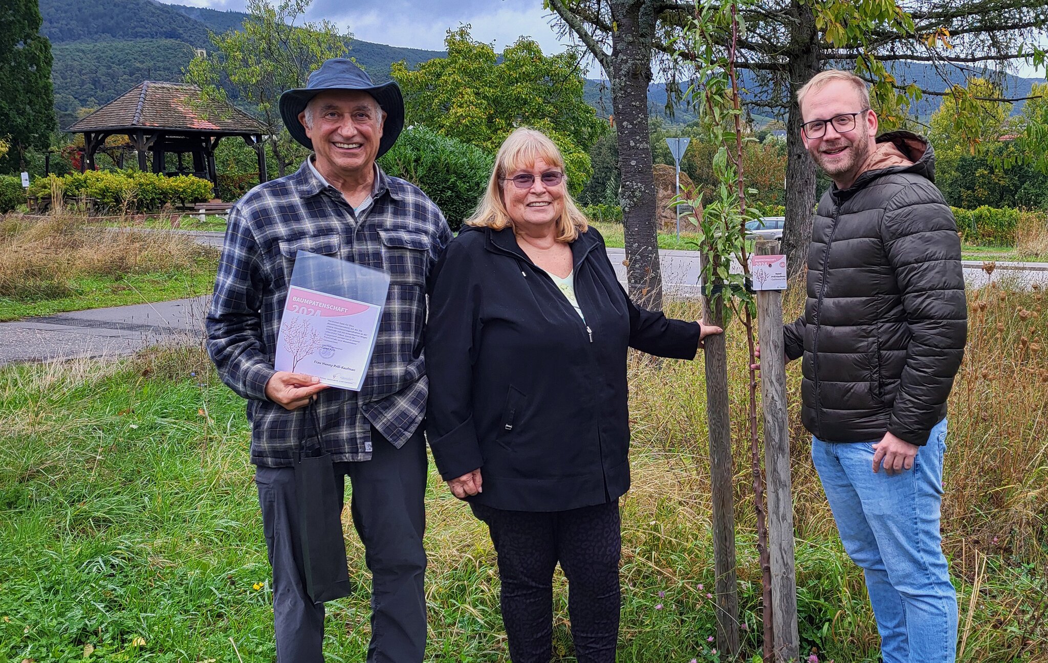 Edenkoben Mandelbaum Patenschaft: Unverhoffter Besuch aus Kalifornien