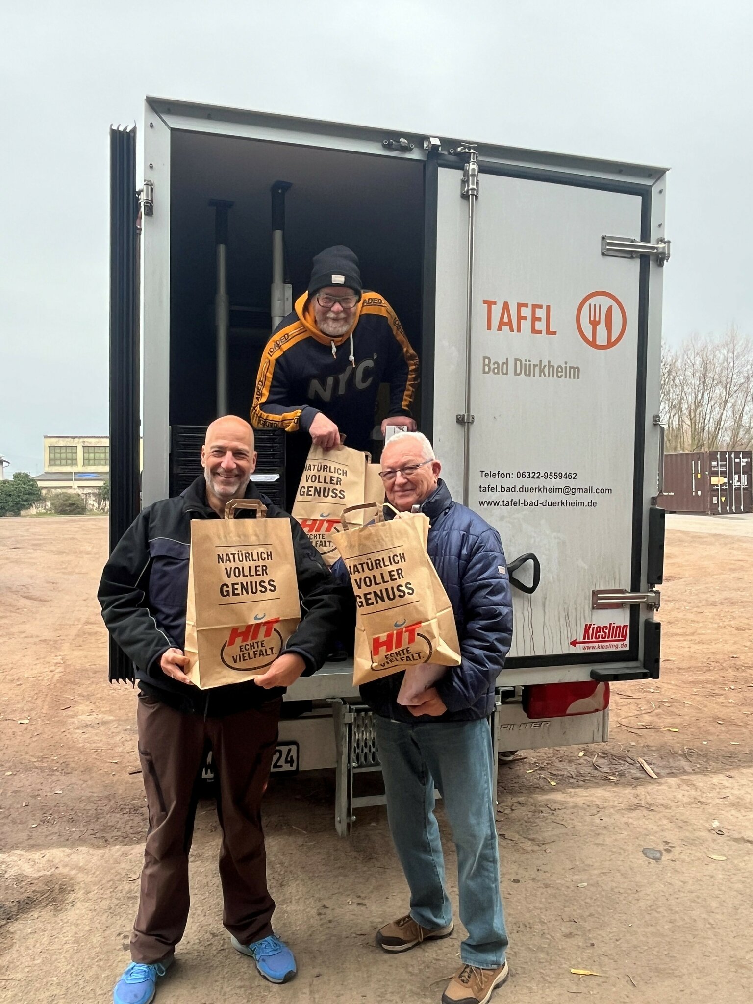 Alljährliche Aktion: Weihnachtstüten für die Tafeln im Kreis Bad ...