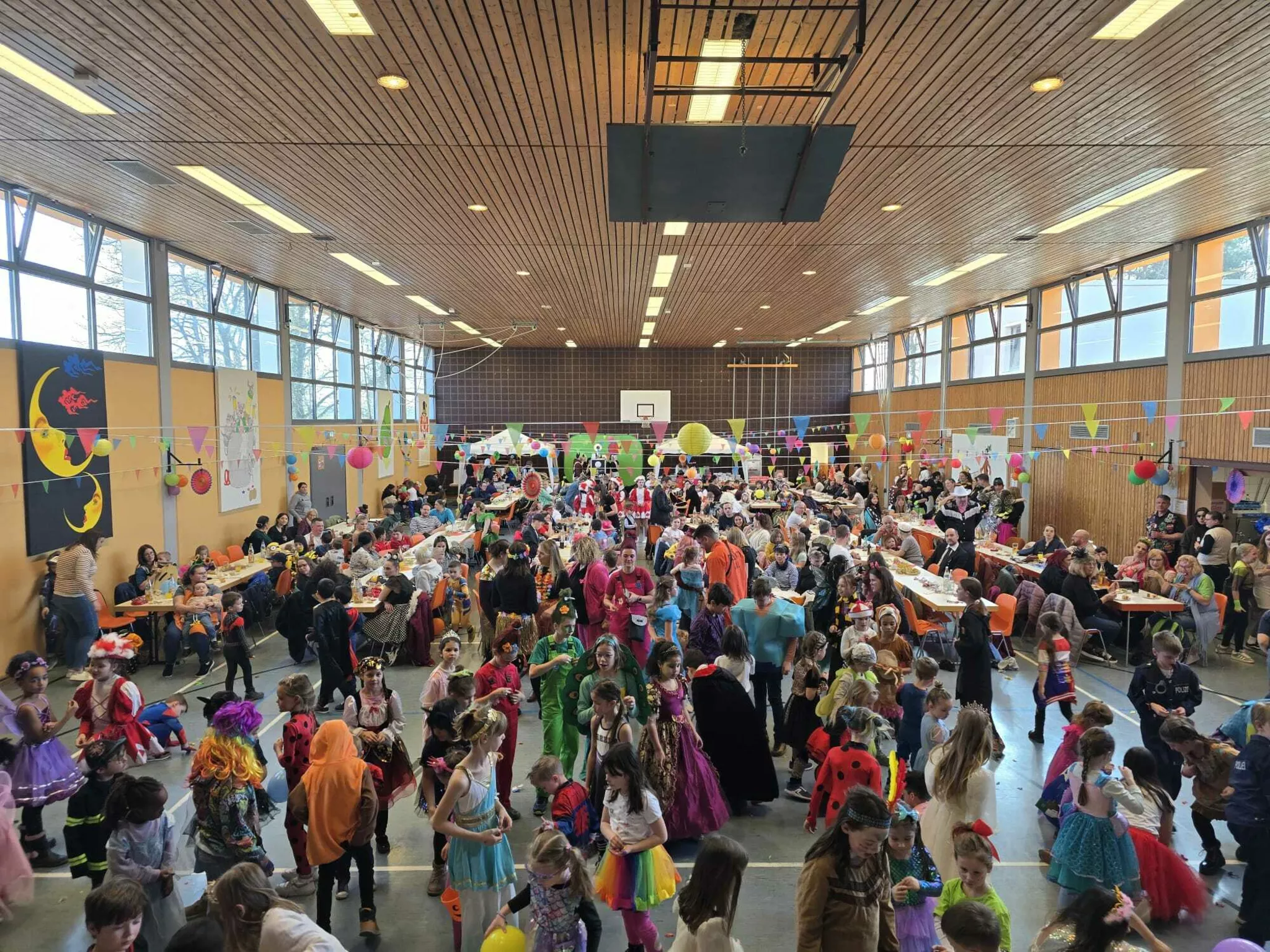 Die Strahlesel feiern Kinderfasching in Erlenbach: "Die Strahlesel ...
