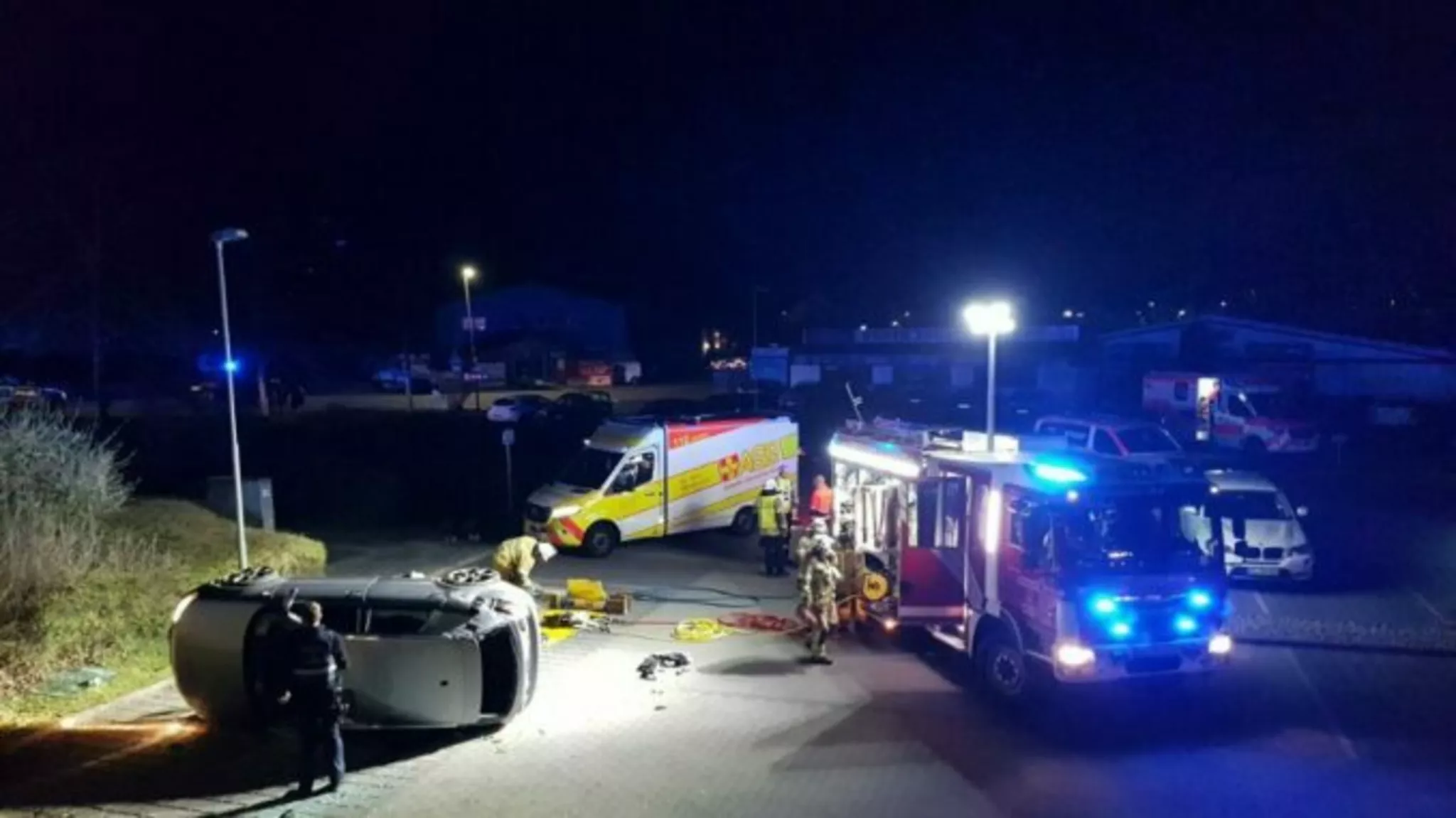 Schwerer Unfall: 19-Jähriger muss schwer verletzt aus Wrack befreit werden - Otterbach-Otterberg