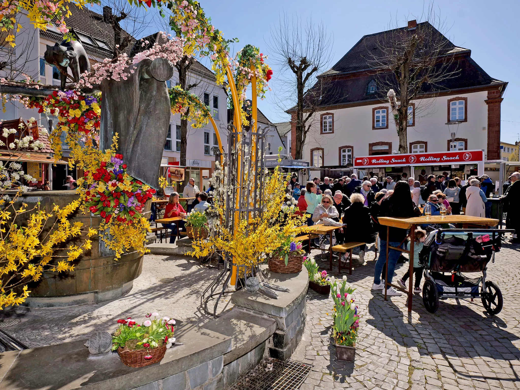 Ramsteiner Marktbrunnen wird zum Blumenparadies - Ramstein-Miesenbach